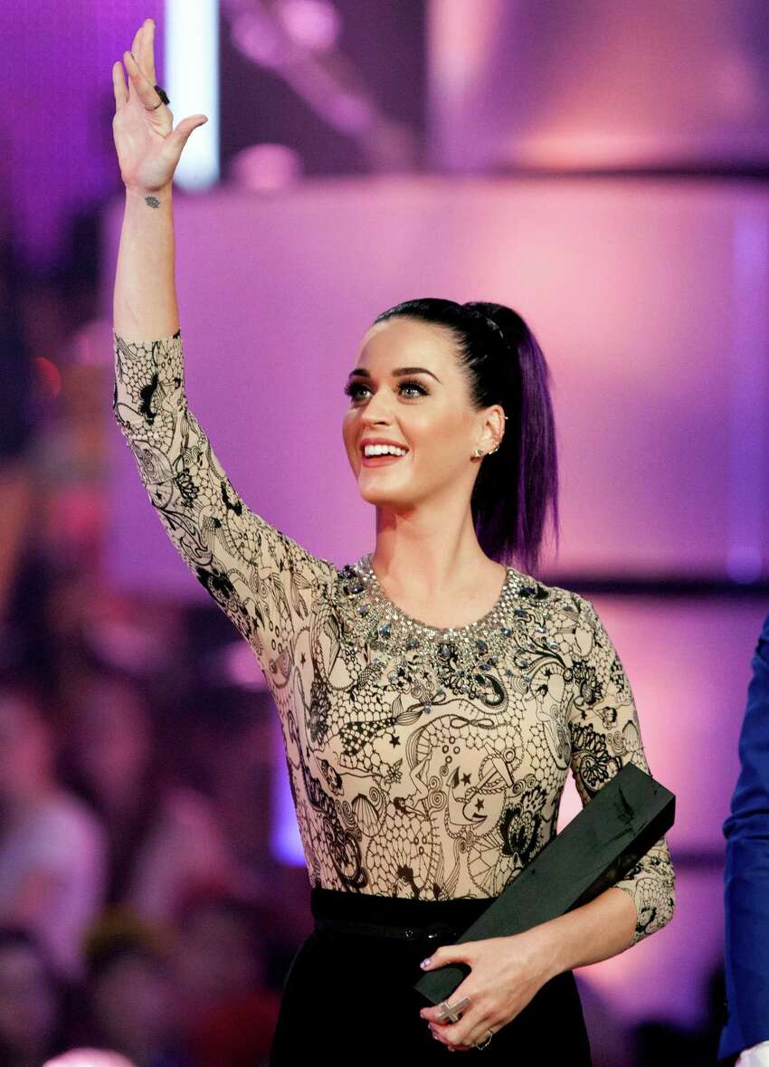 Katy Perry spreads her wings at MuchMusic Video Awards