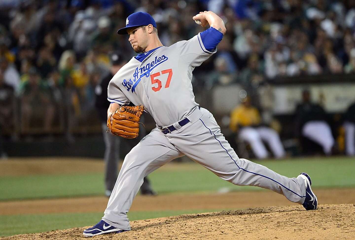 Brandon McCarthy, A's beat Dodgers 3-0