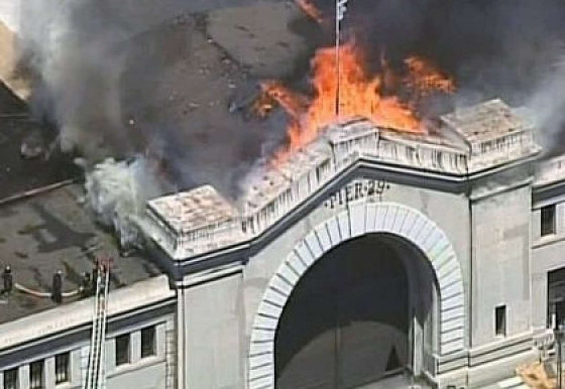 Blaze damages SF Pier 29, central to America's Cup
