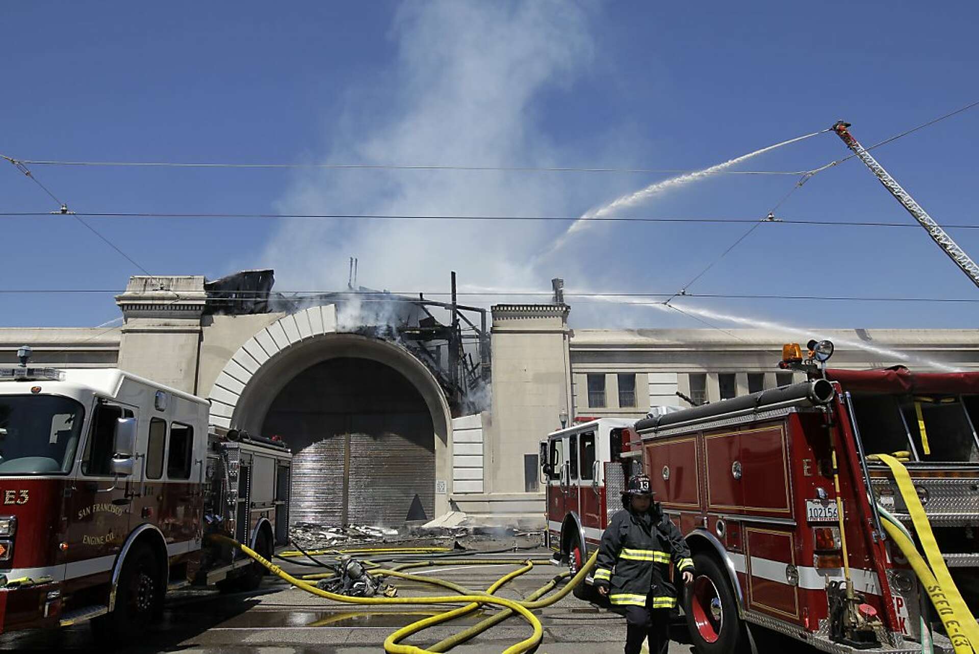 Blaze damages SF Pier 29, central to America's Cup