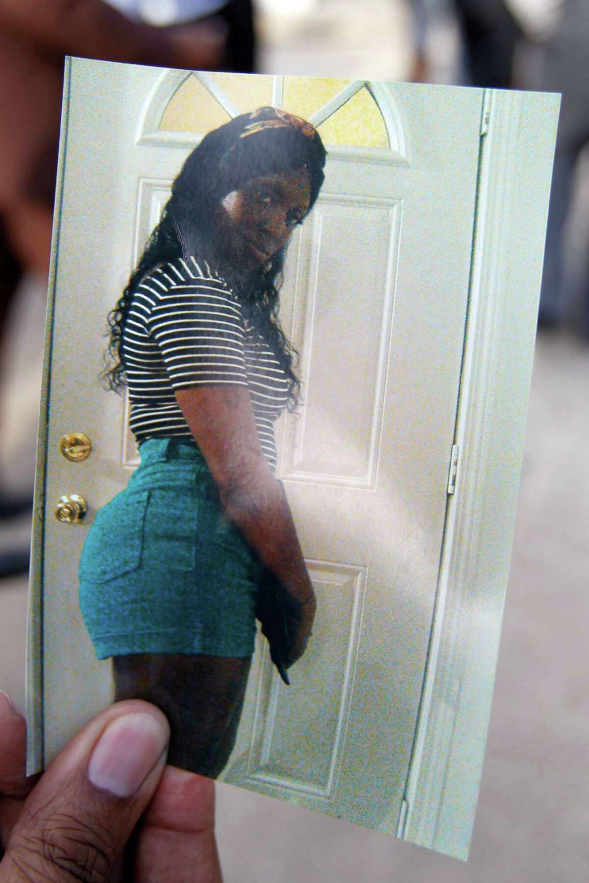 3 die, Houston rapper wounded outside nightclub