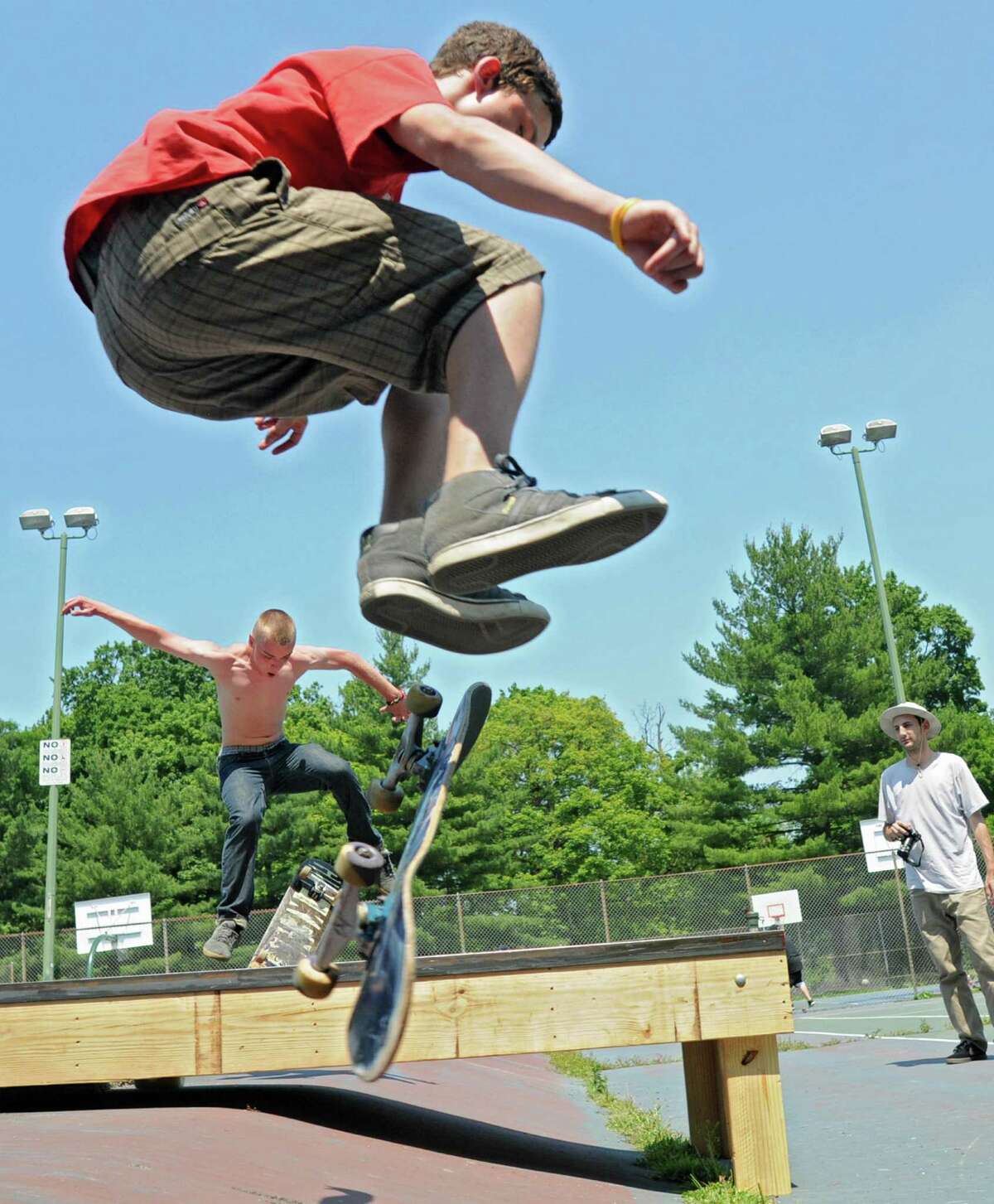 Photos, video: skateboarders in the park