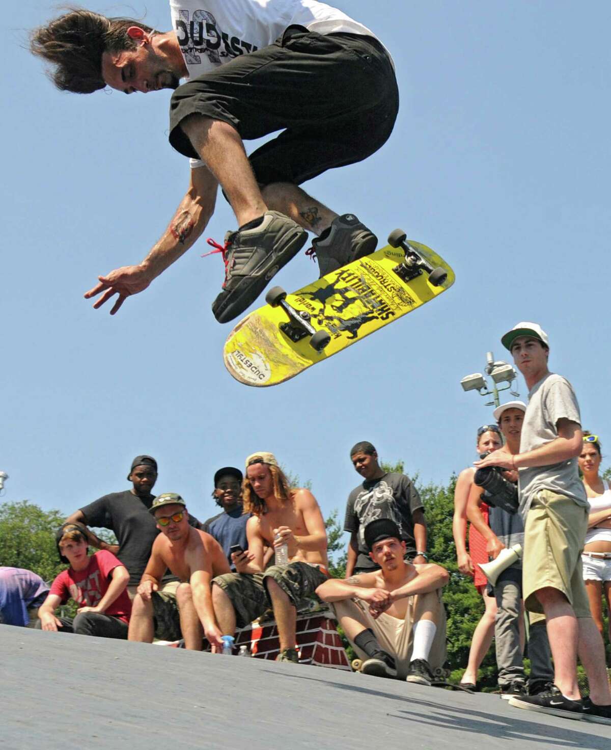 Photos, video: skateboarders in the park