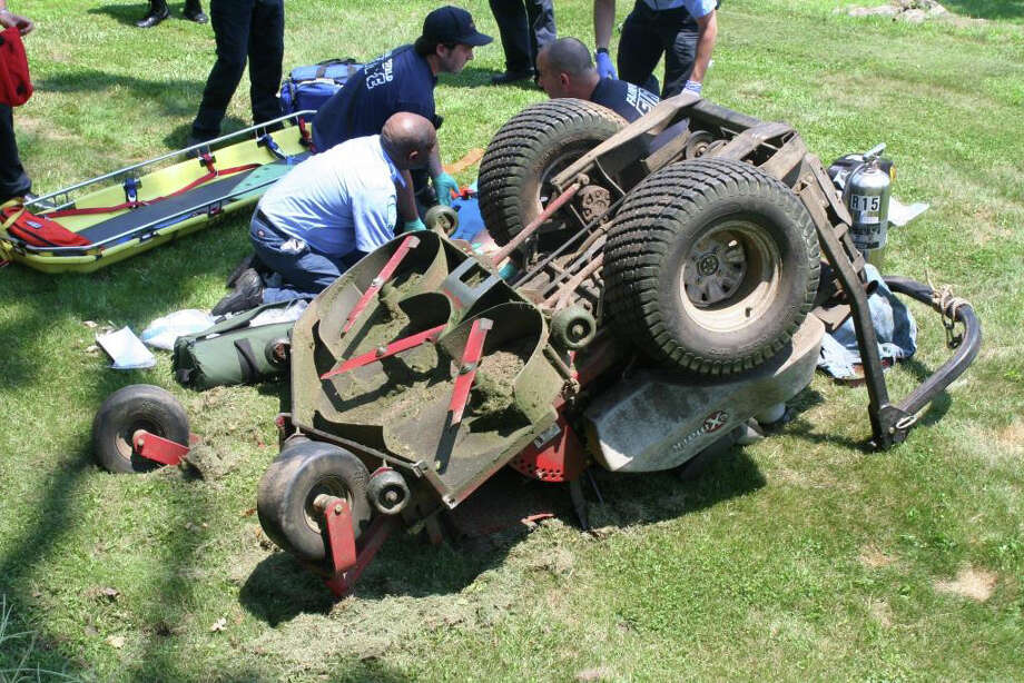 Landscaper pinned under lawn tractor - Connecticut Post