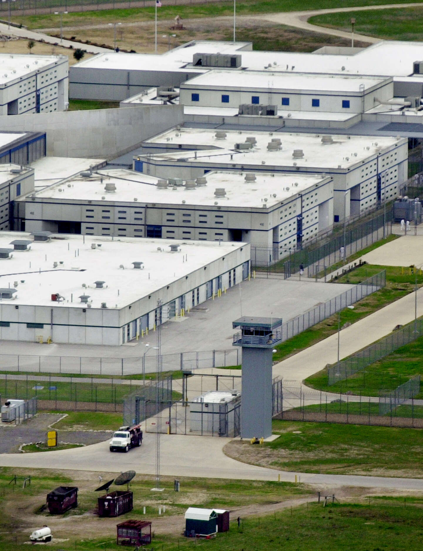 Texas female prison population rises as male population decreases