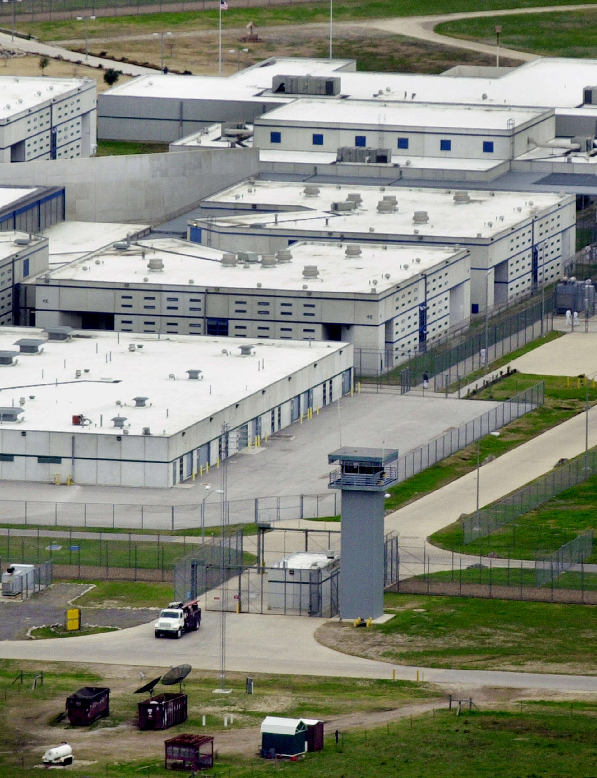 Texas female prison population rises as male population decreases