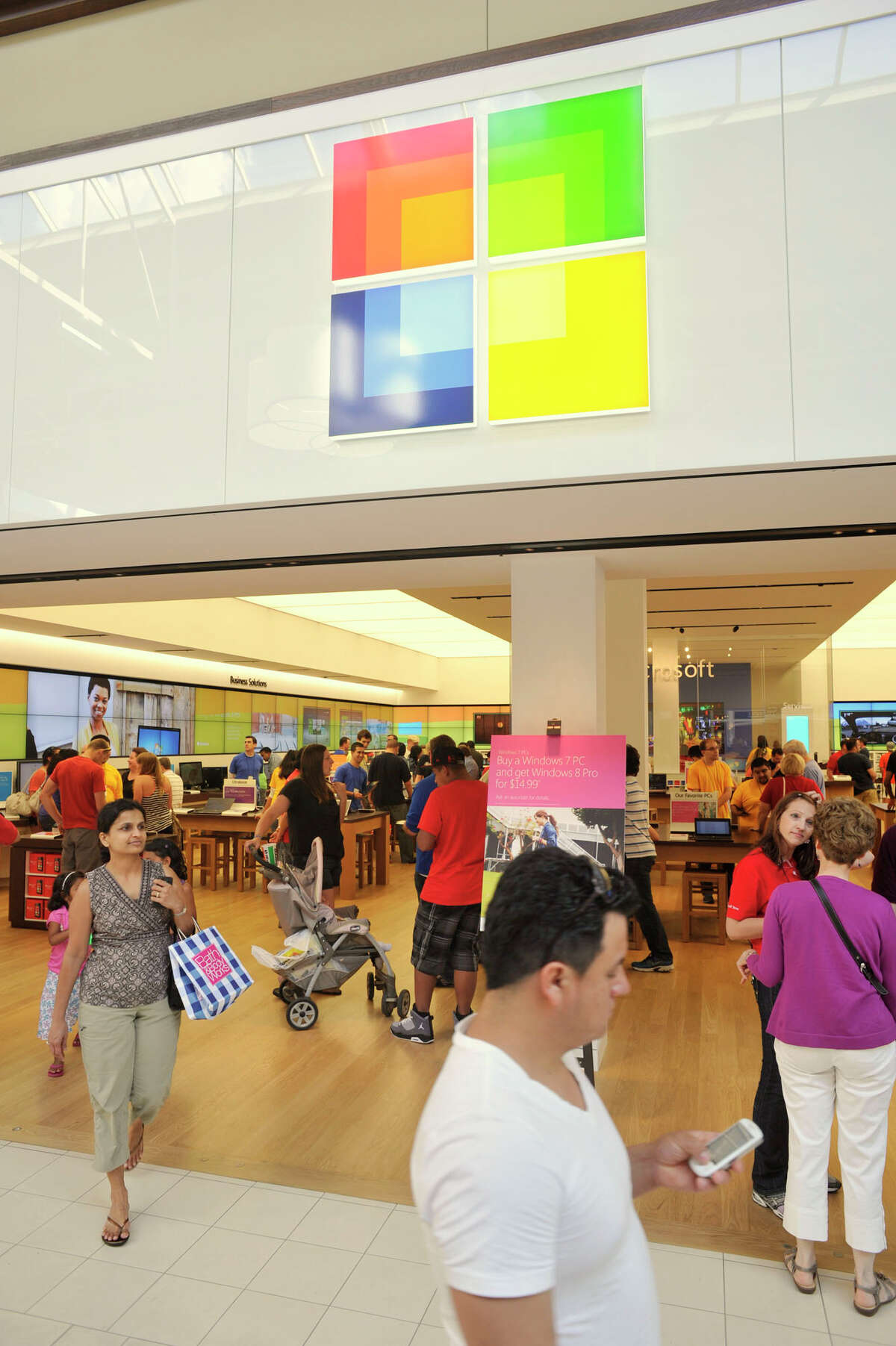 Microsoft Store opens at Danbury Fair