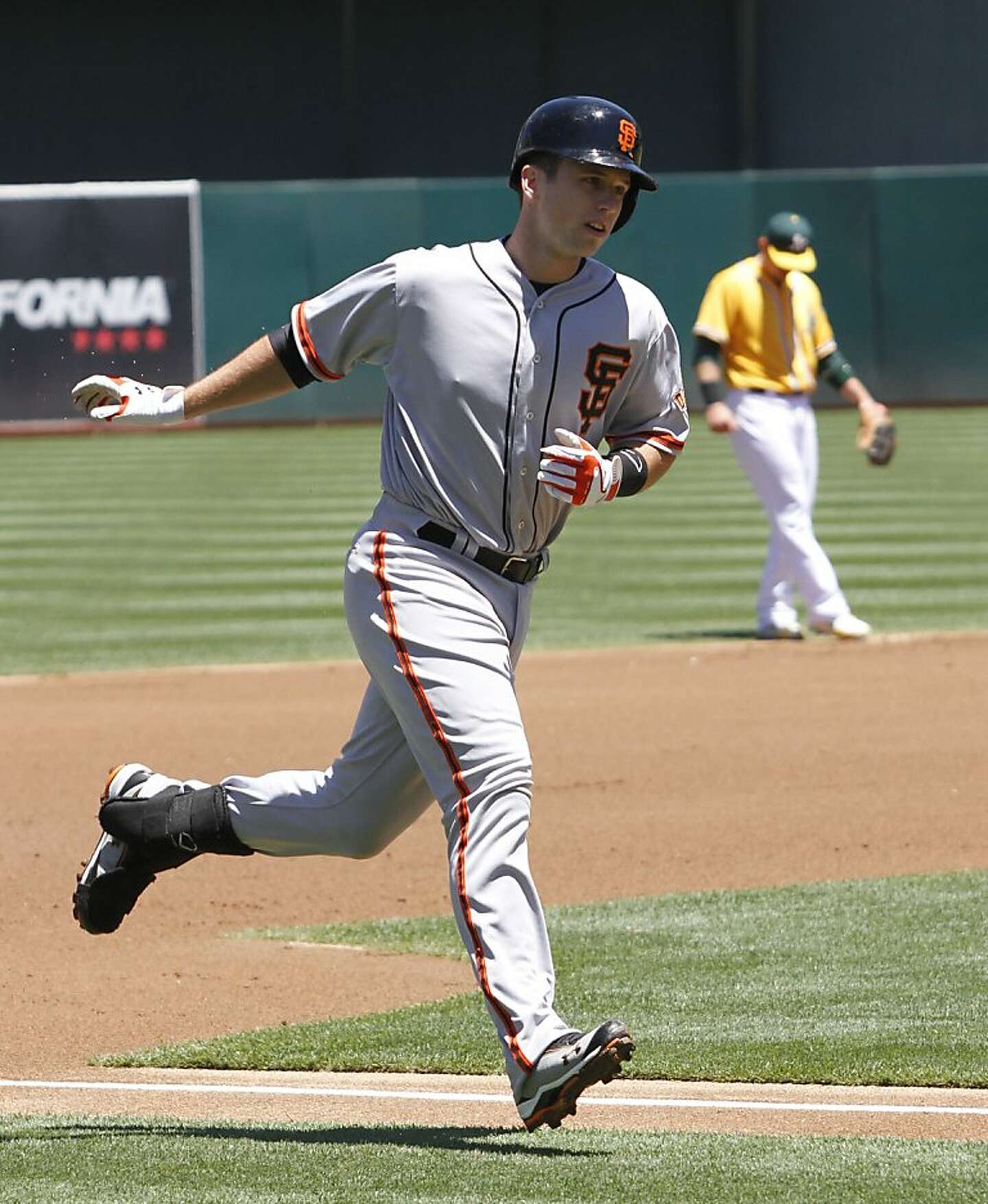 A's rookie Norris beats Giants 4-2 with 1st homer