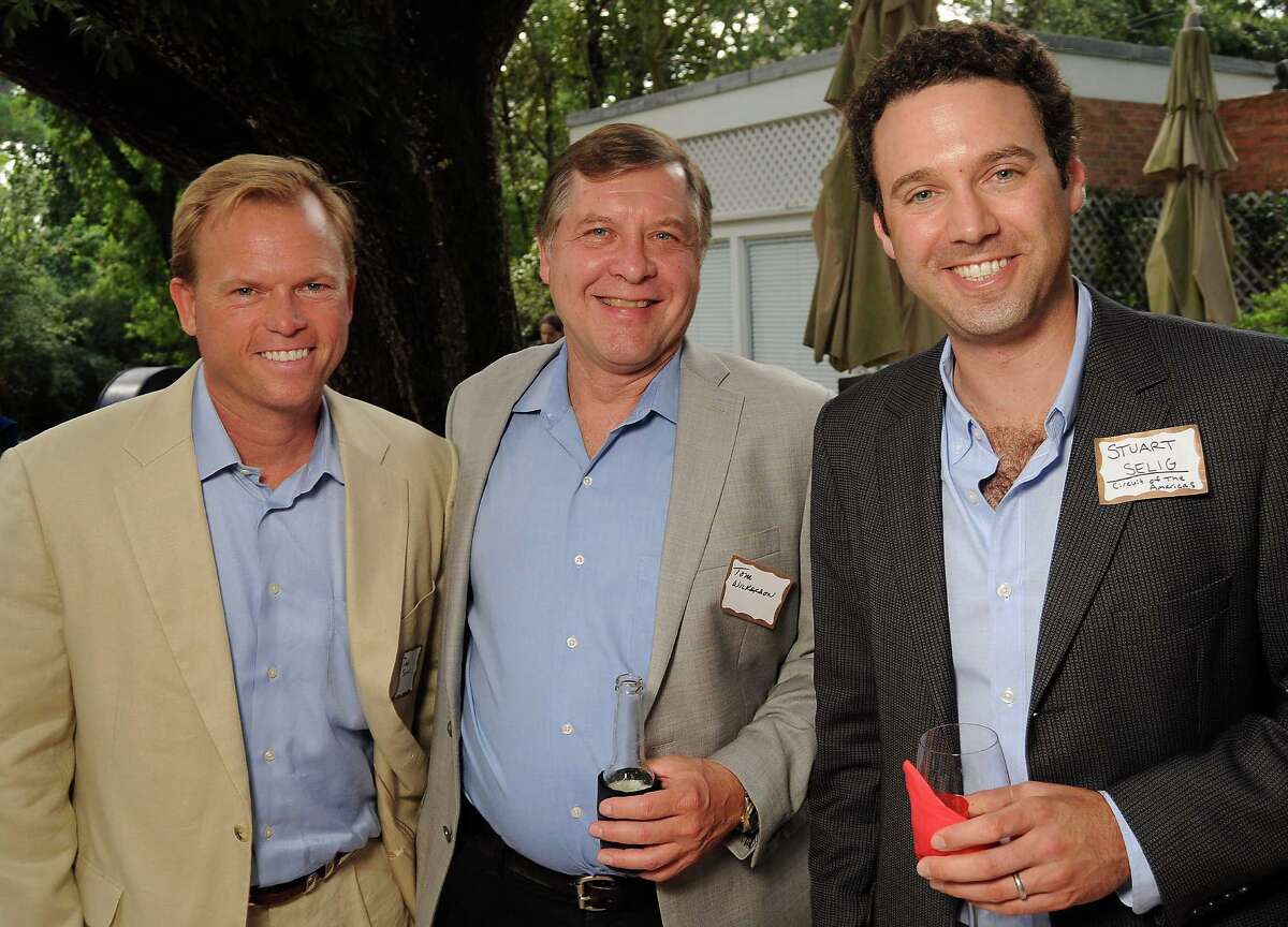 Mosbacher revs up fans for F1 Race