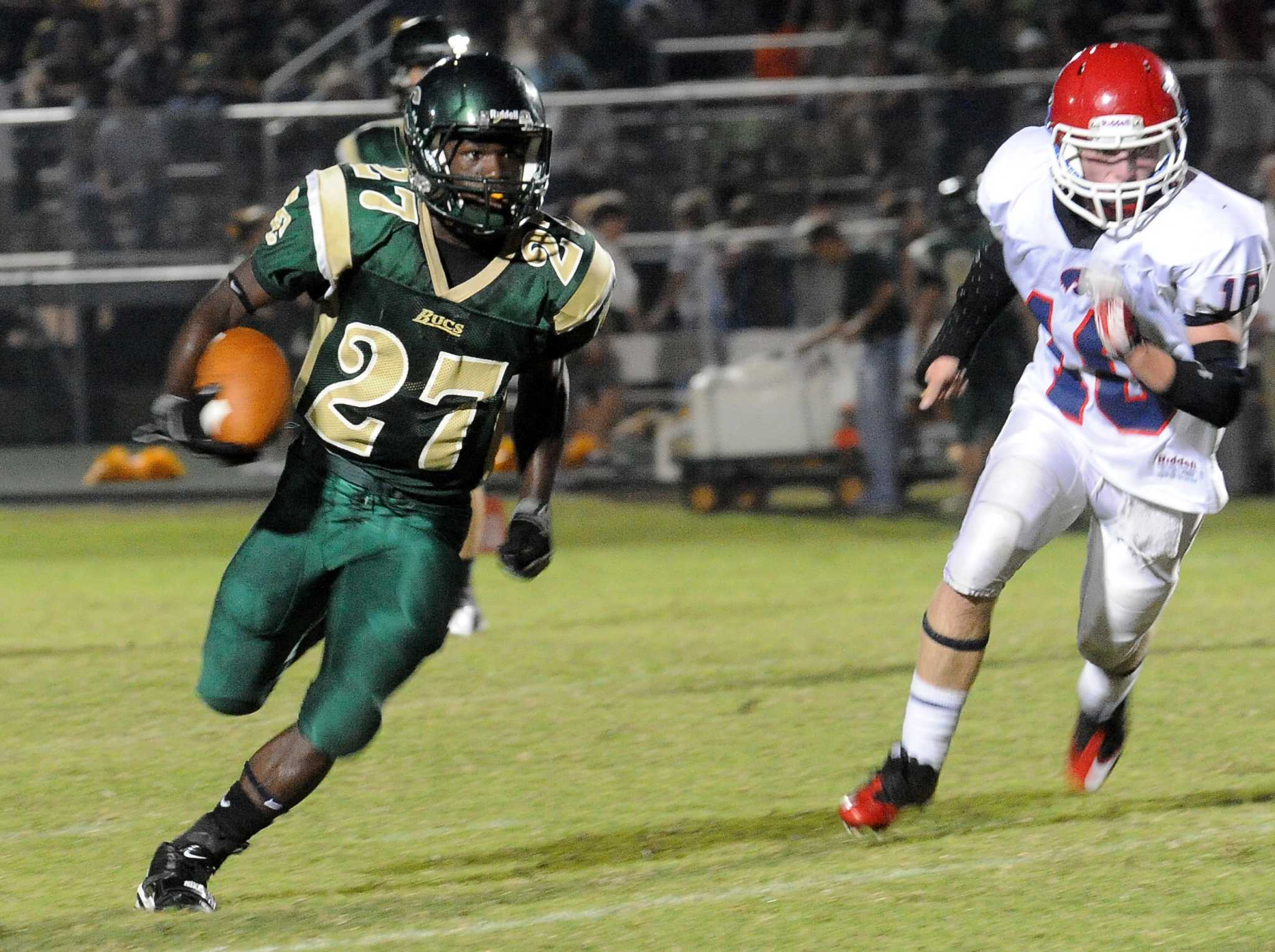 East Chambers football player awarded for big game