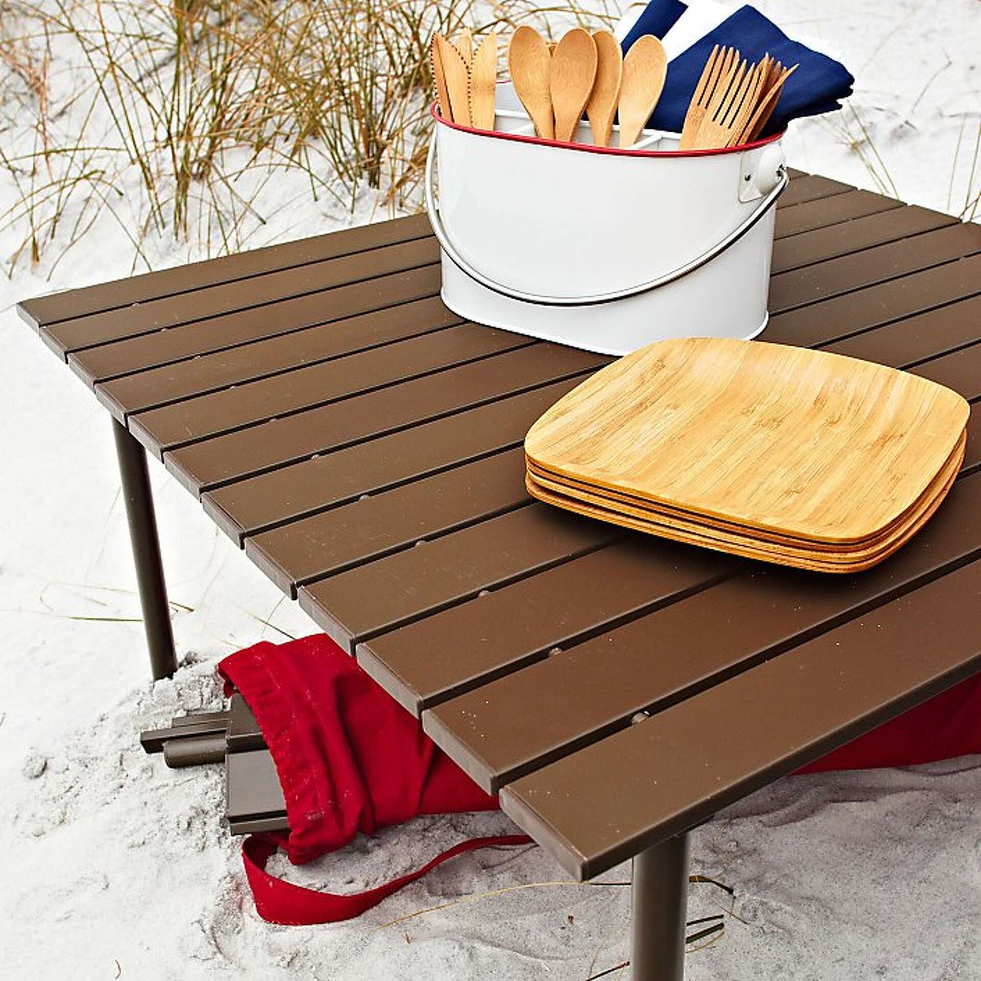 Summer picnic essentials - invites to table tote