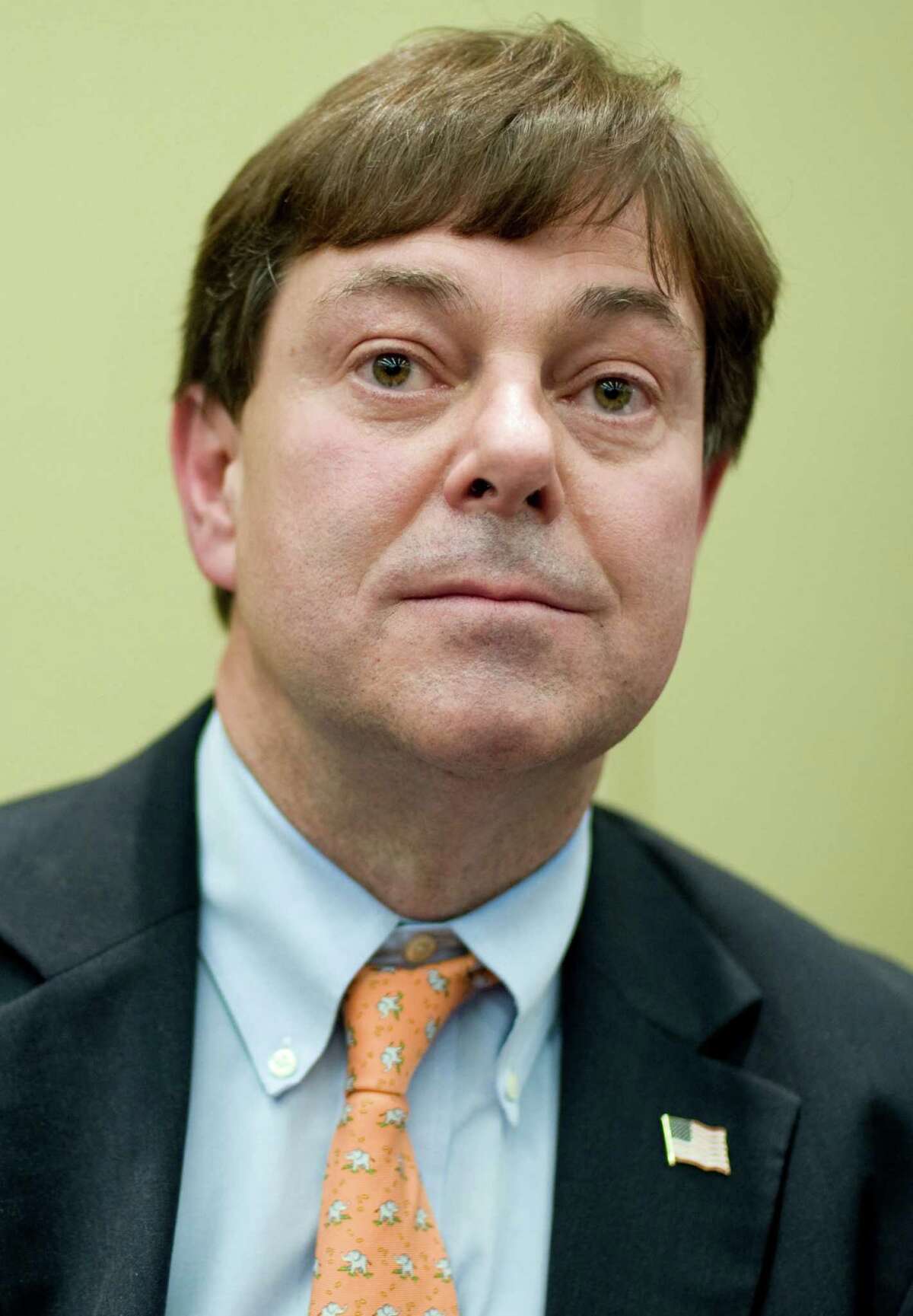 Henry throws support behind Roraback