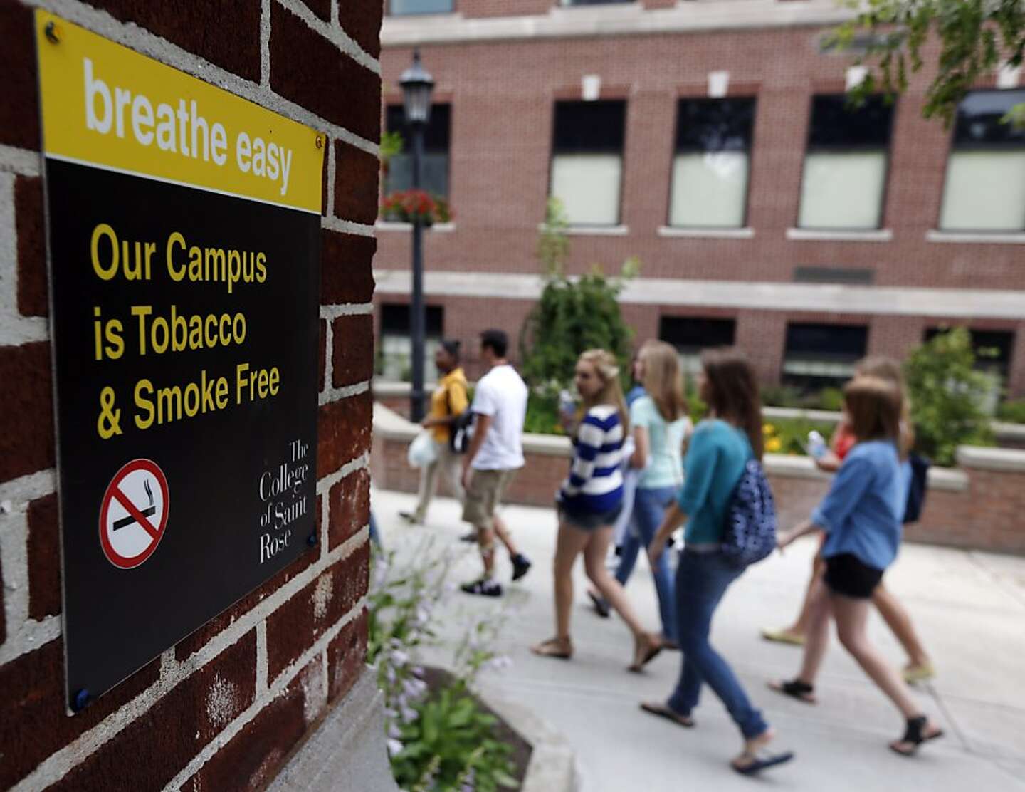 Total smoking bans at colleges a growing trend