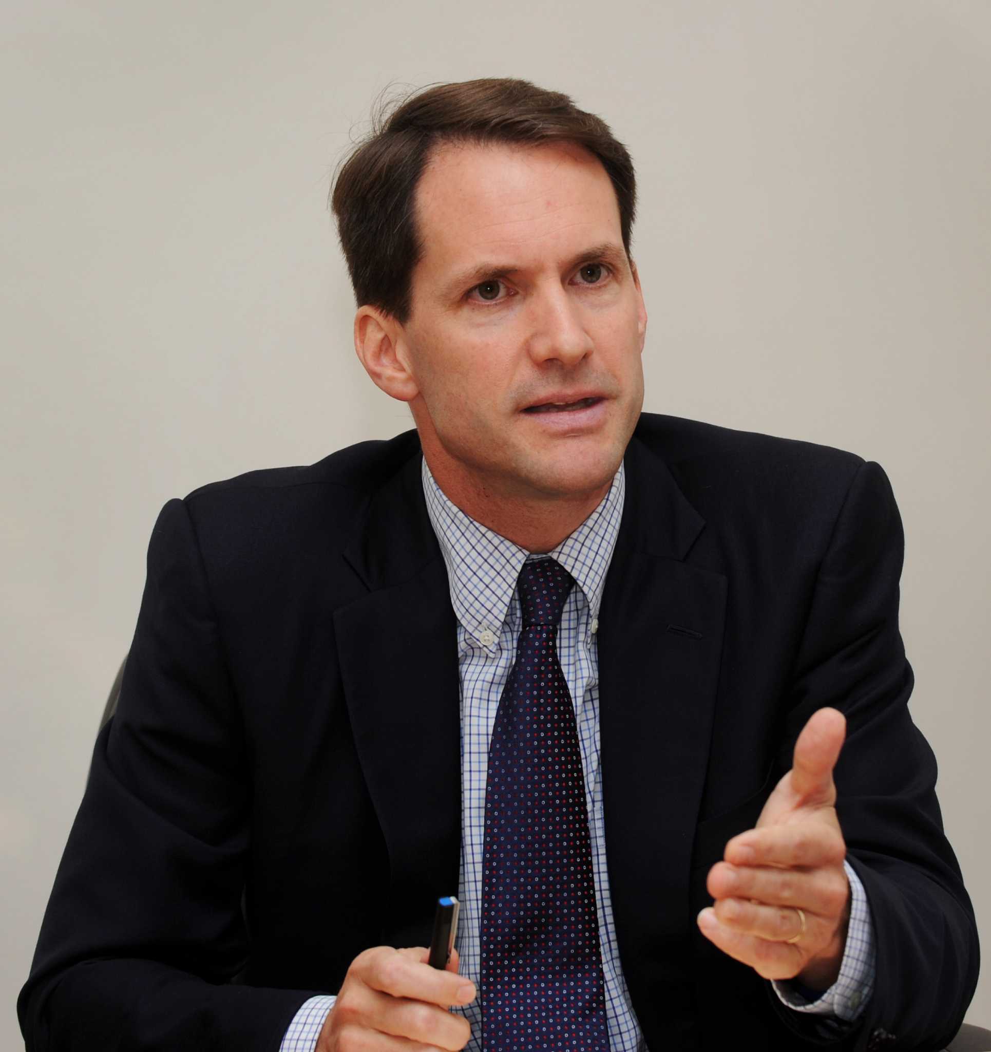Himes defends Holder in 'Fast & Furious' flap