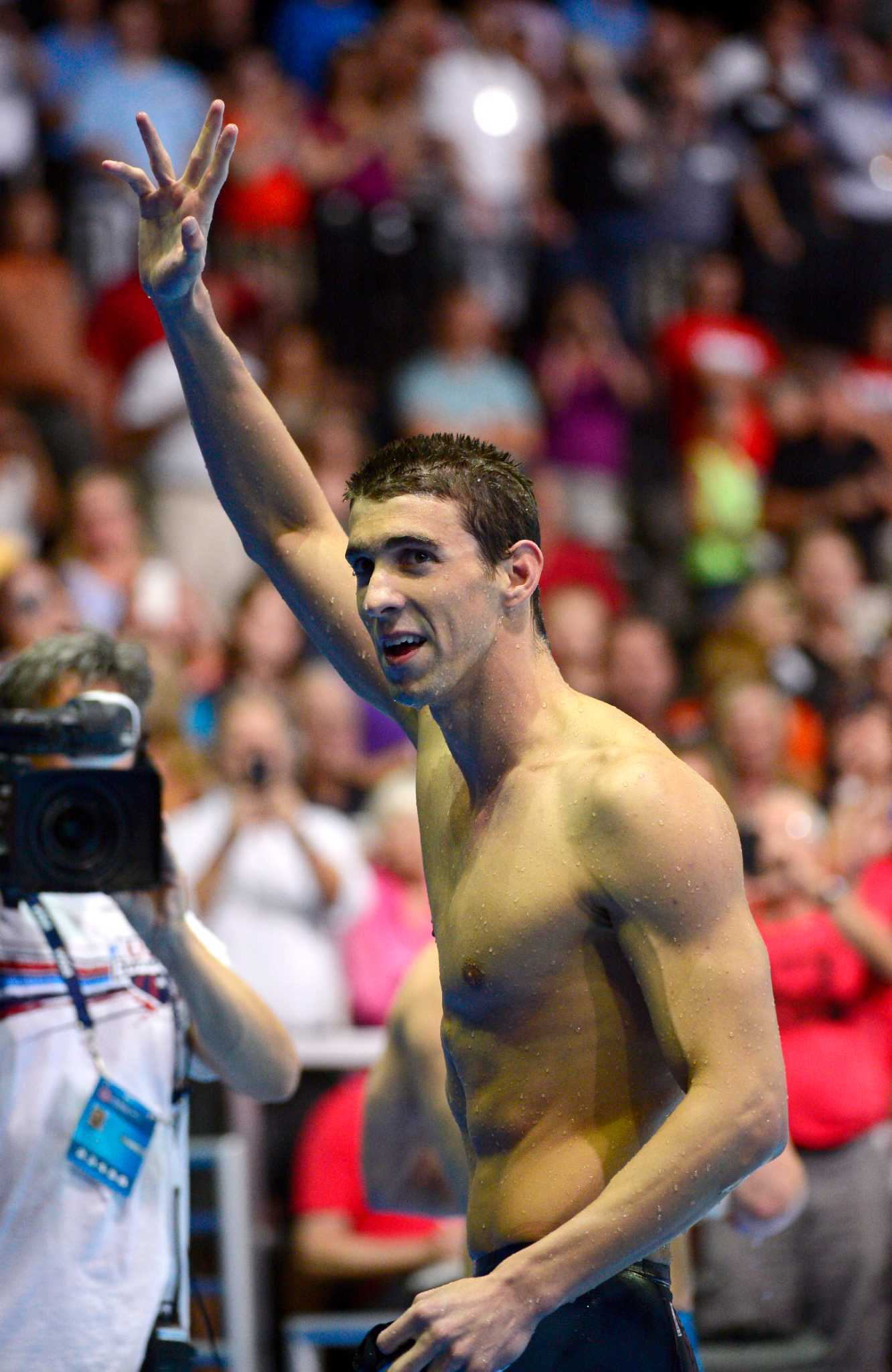 Phelps dominates in victory