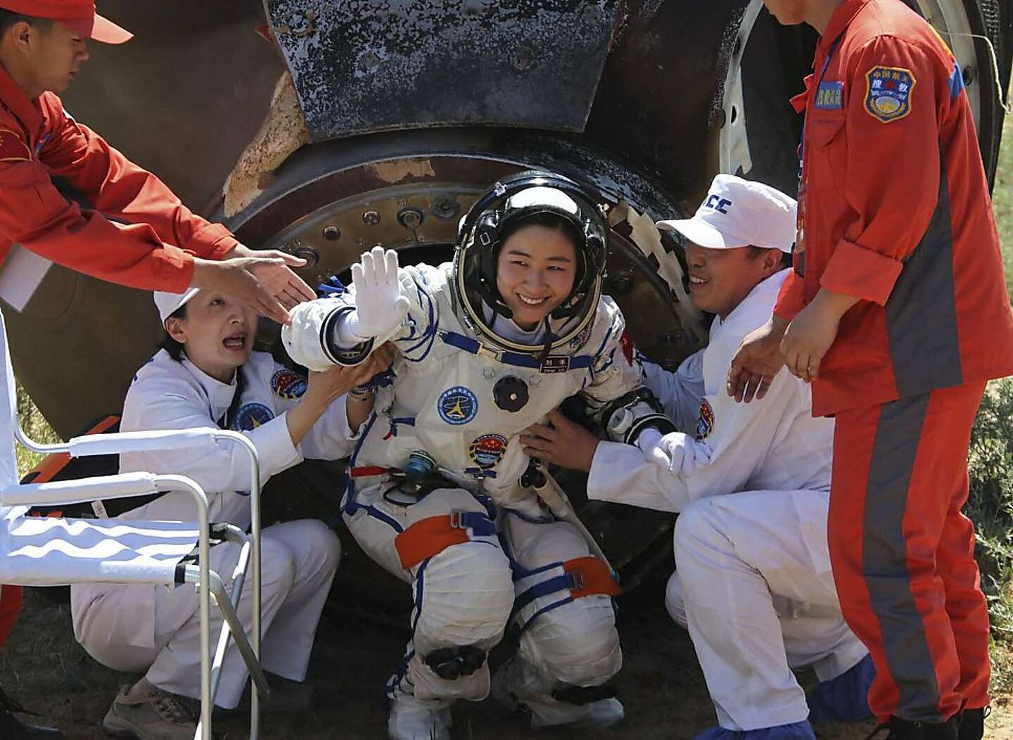 1st Chinese female astronaut, crew land safely