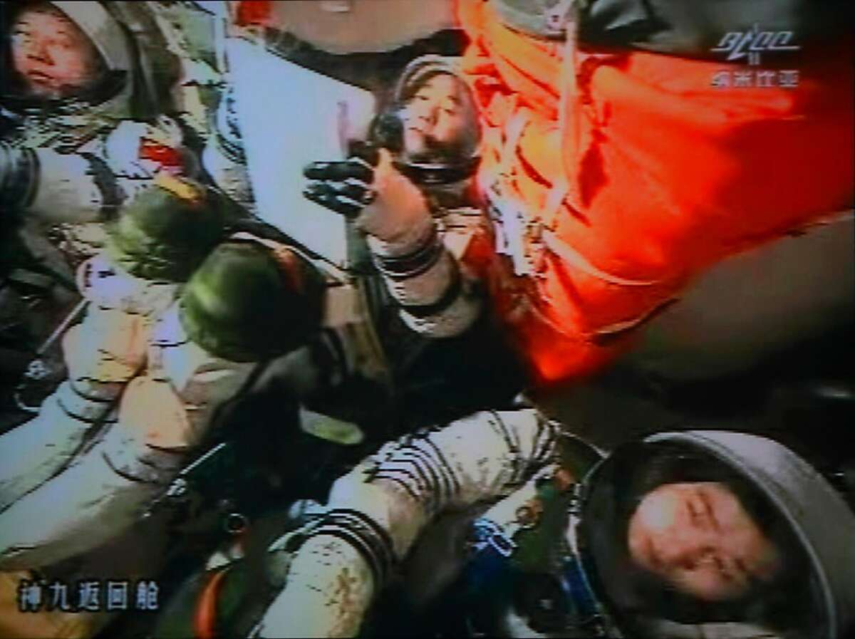 1st Chinese female astronaut, crew land safely
