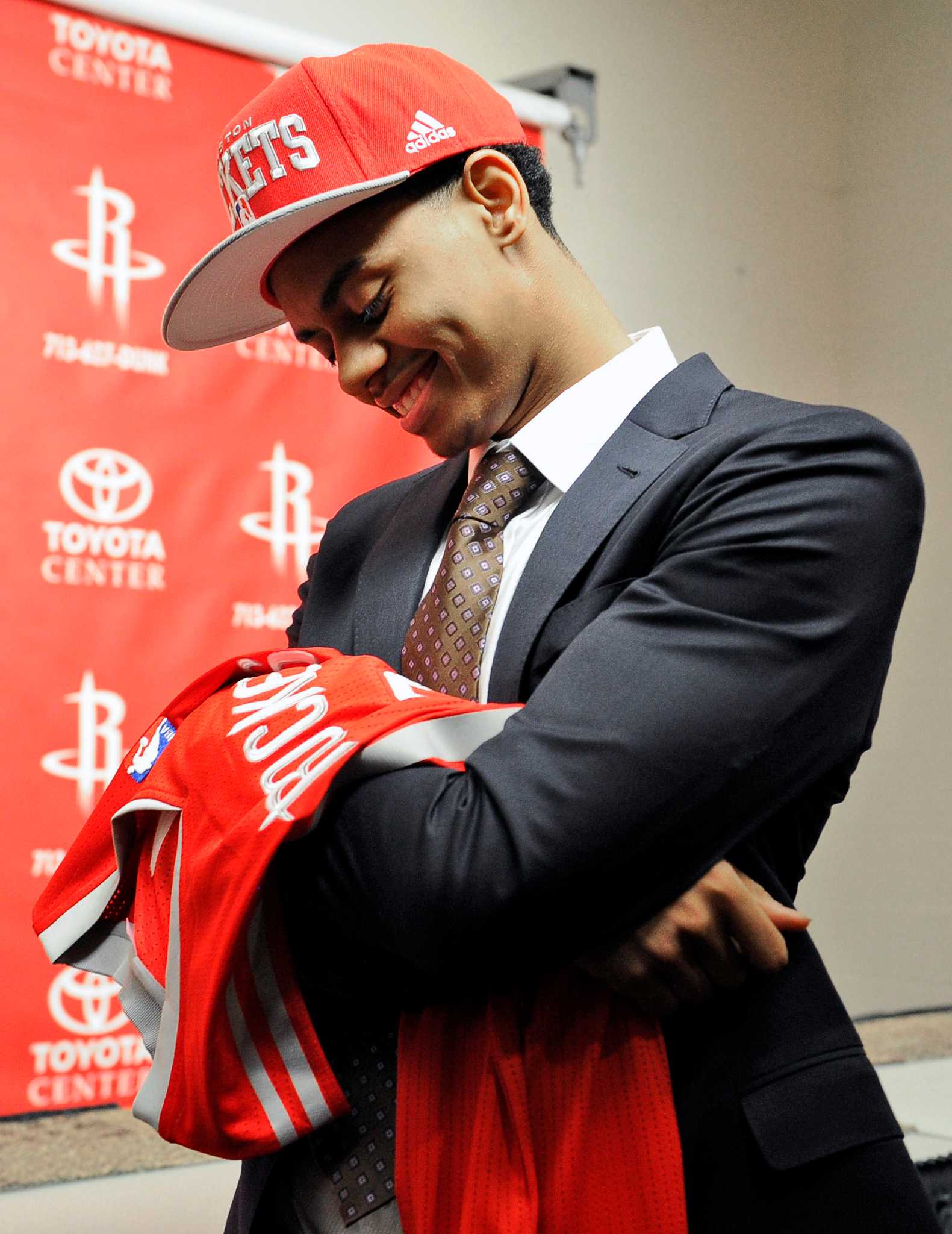 UConn's Lamb introduced in Houston