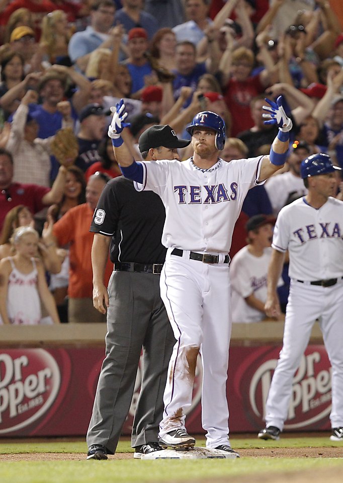 A's acquire Craig Gentry, Luke Gregerson