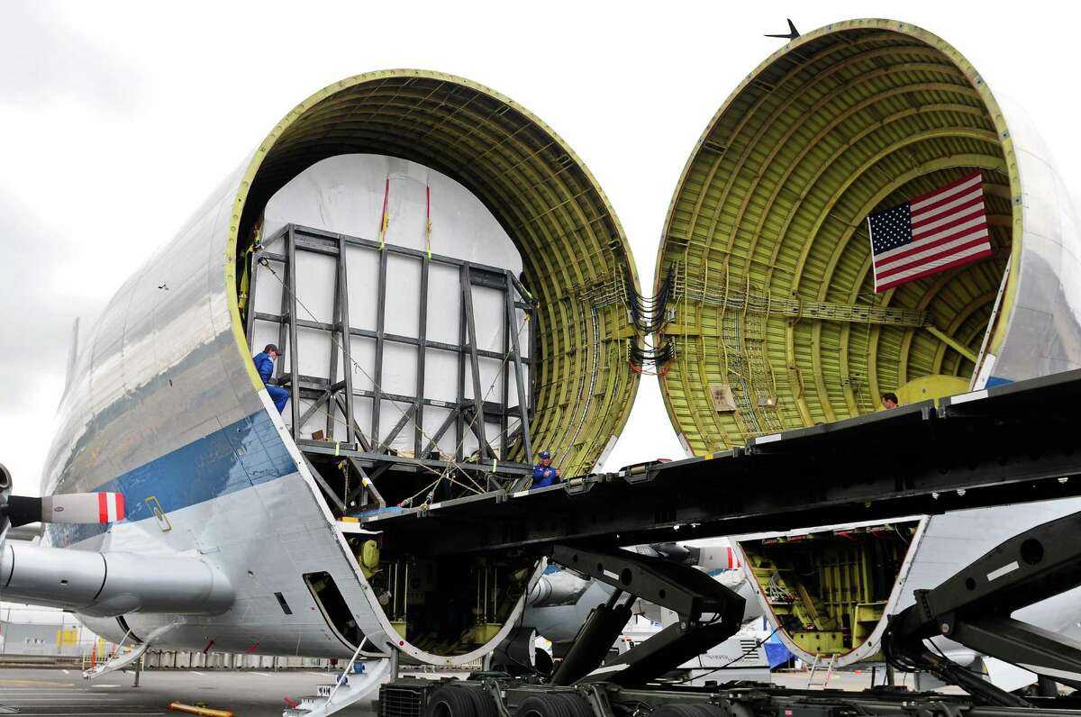 Shuttle trainer crew compartment lands in Seattle