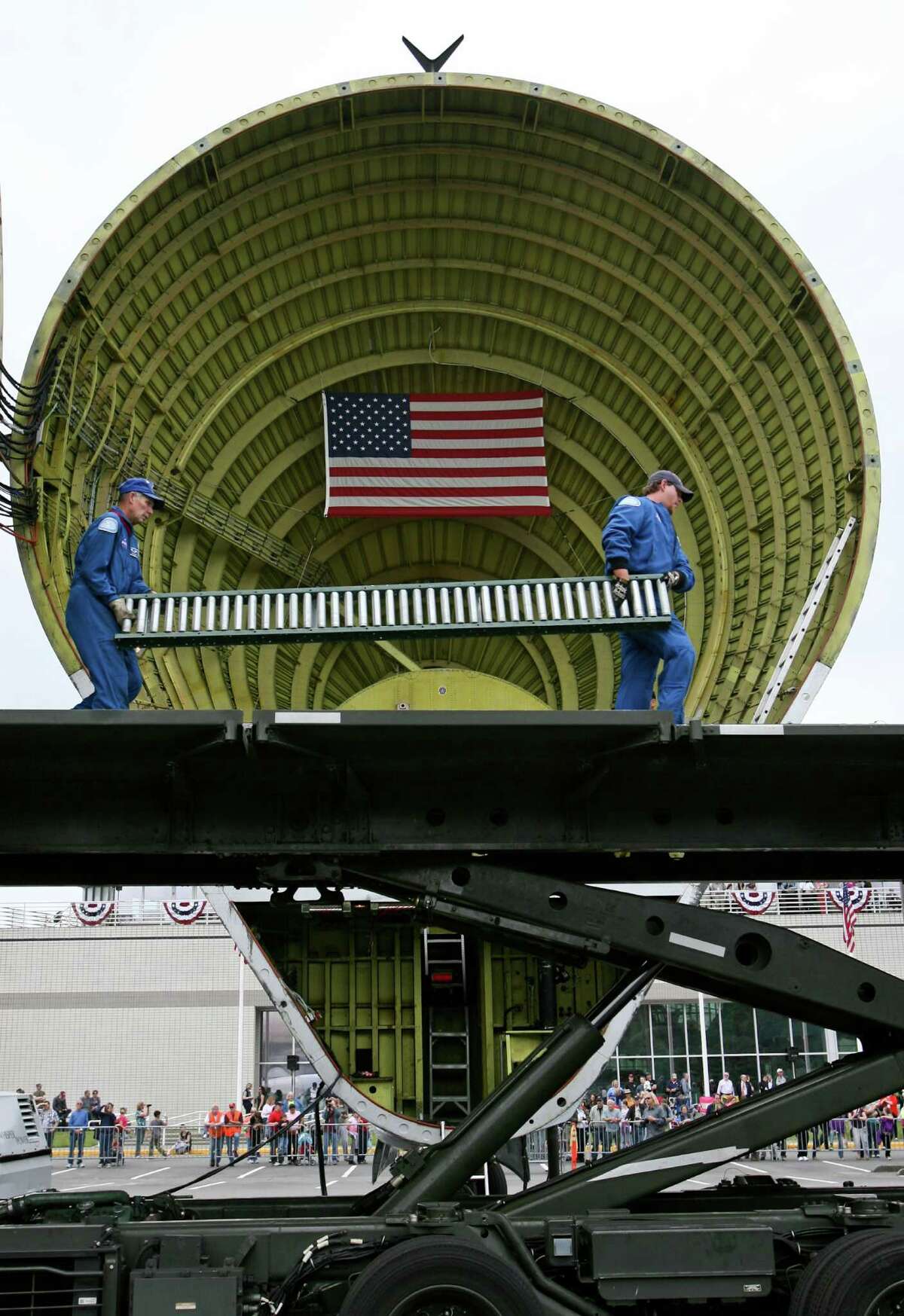 Shuttle trainer crew compartment lands in Seattle