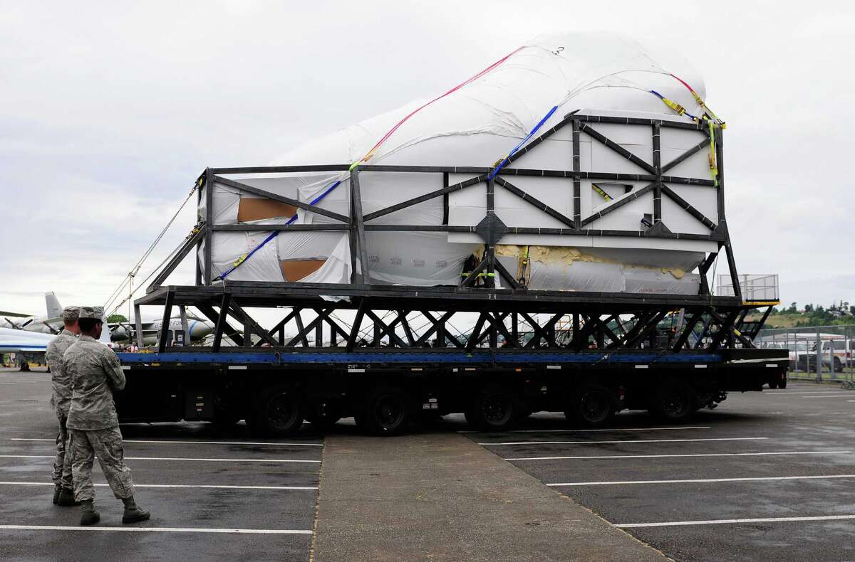Shuttle trainer crew compartment lands in Seattle