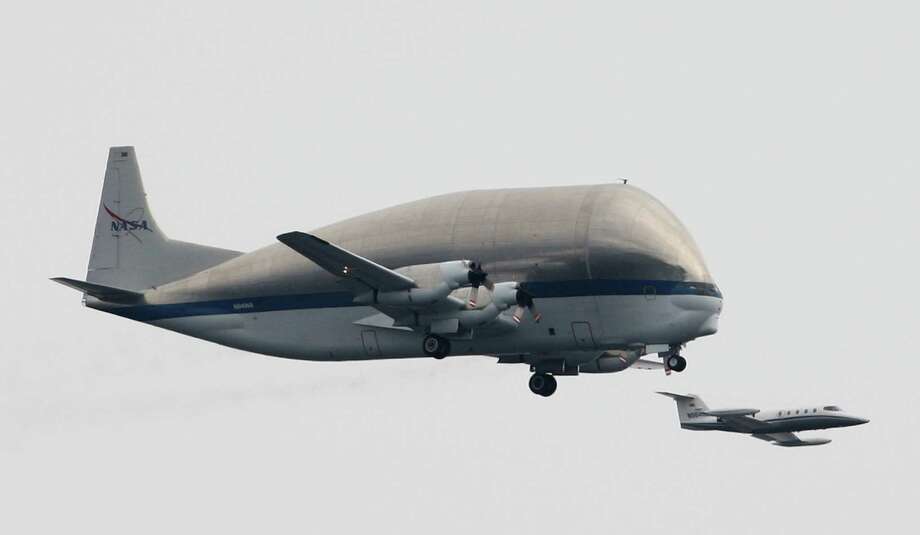 Unique airplanes with unusual cargo - seattlepi.com