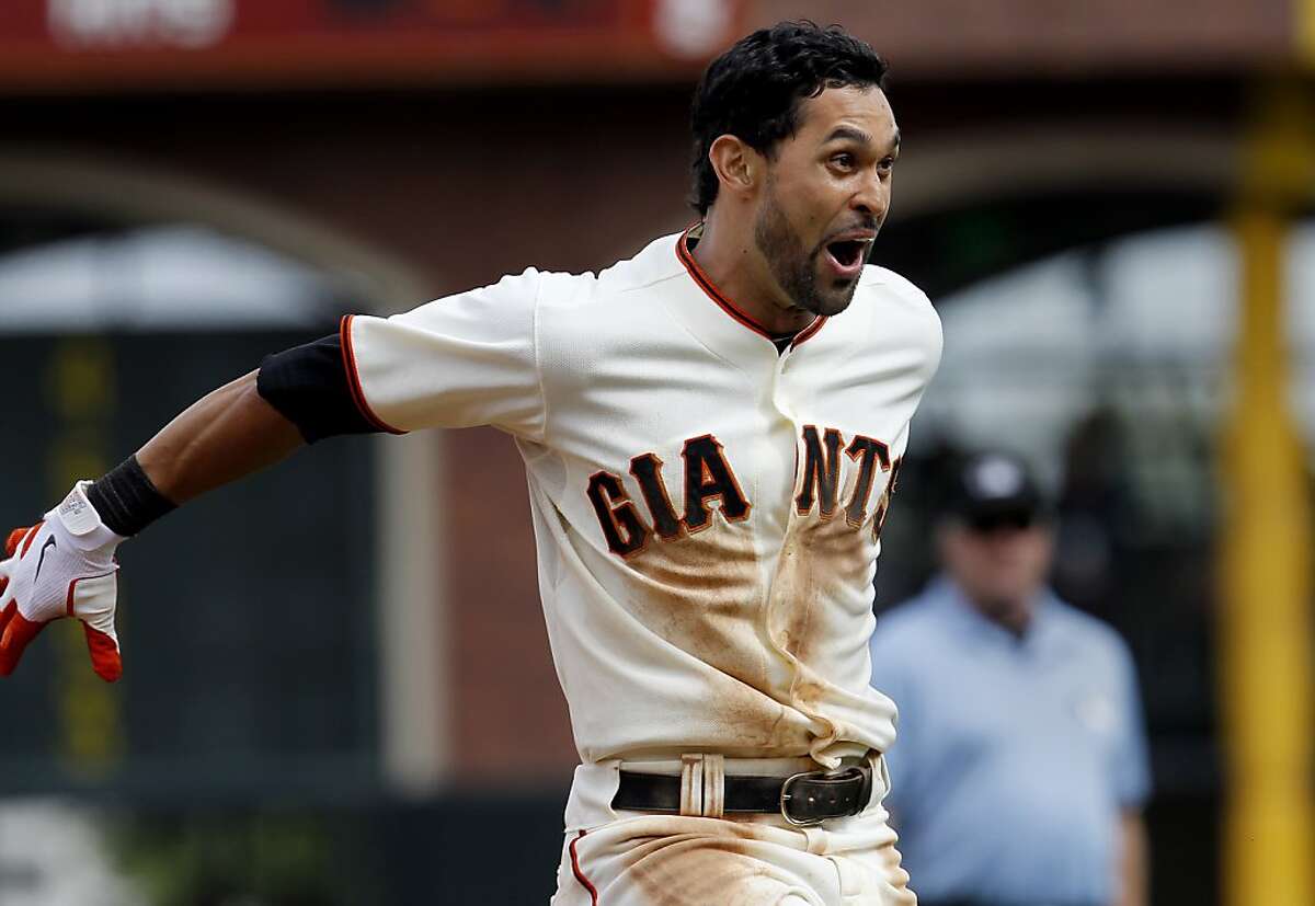 SF Giants edge Reds on Pagan's walk-off double