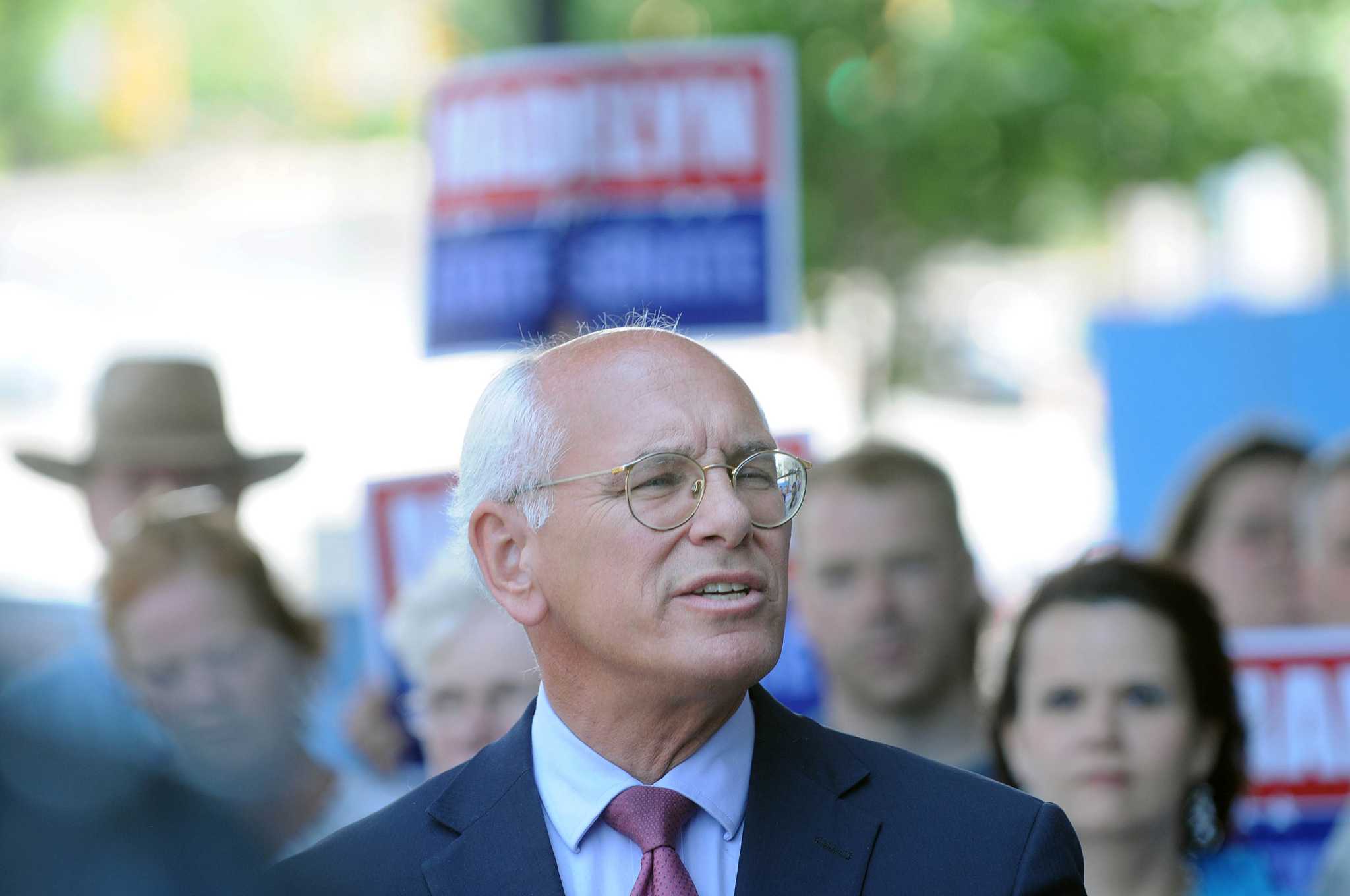 Novice tries to unseat Farley