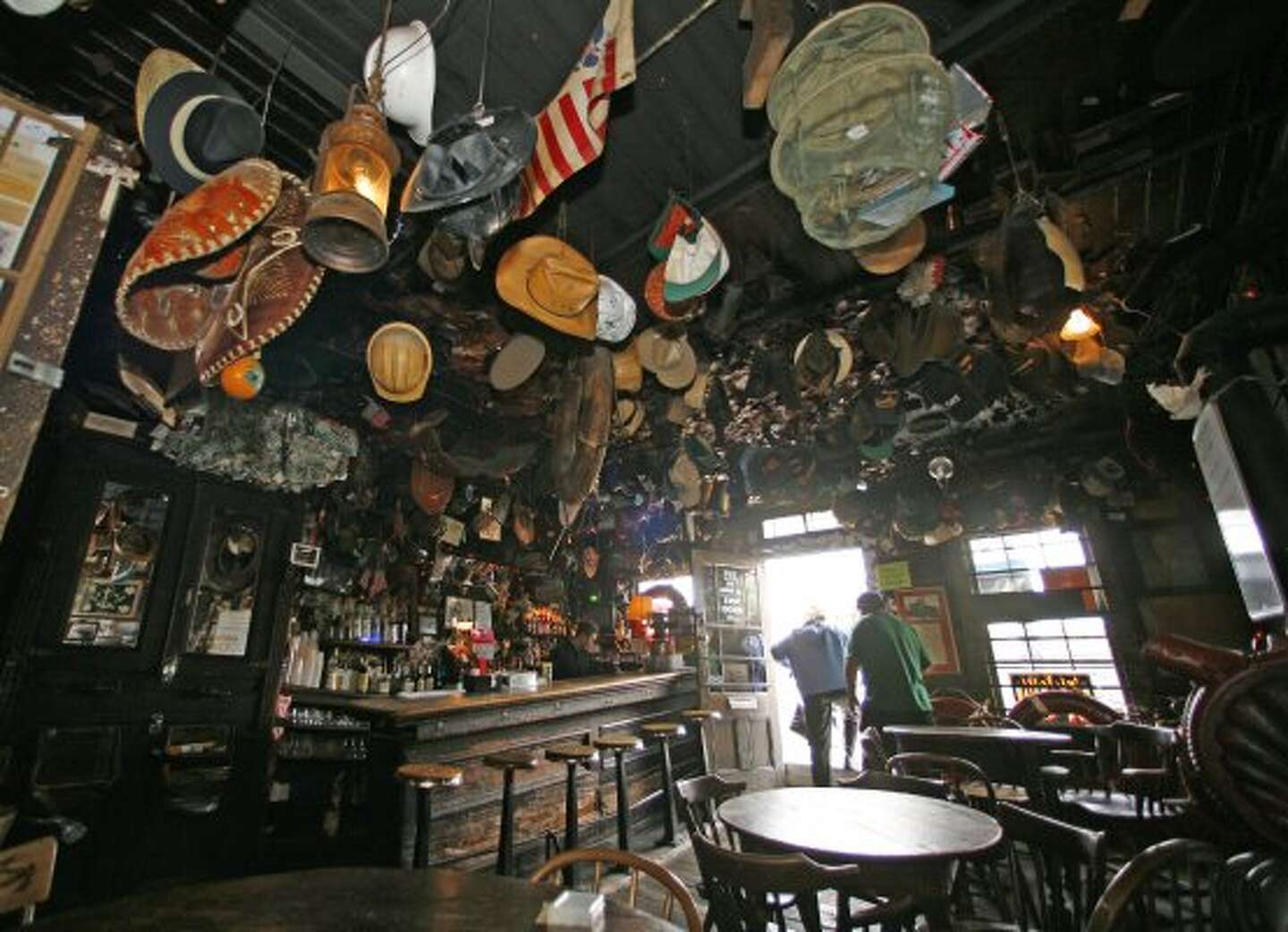 9 Bay Area bars that started serving drinks before the 20th century