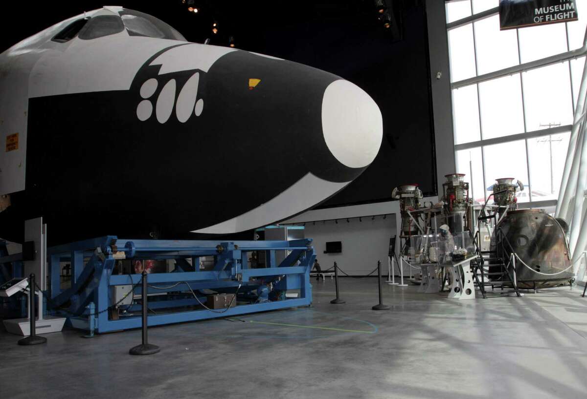 Shuttle trainer crew compartment lands in Seattle