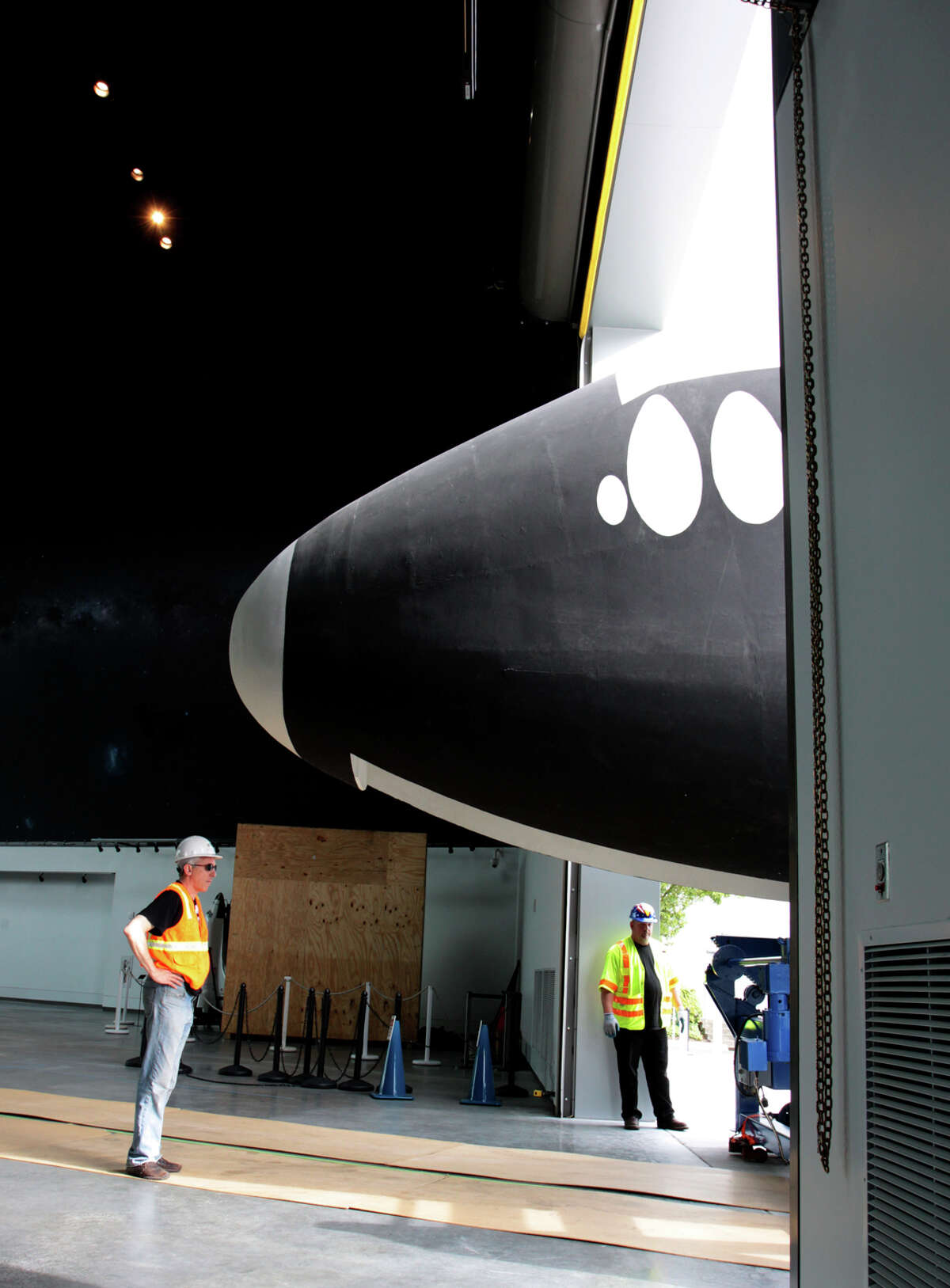 Shuttle trainer crew compartment lands in Seattle
