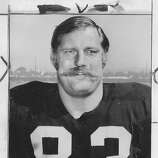 Ben Davidson, towering Raiders lineman, dies at 72 - SFGate