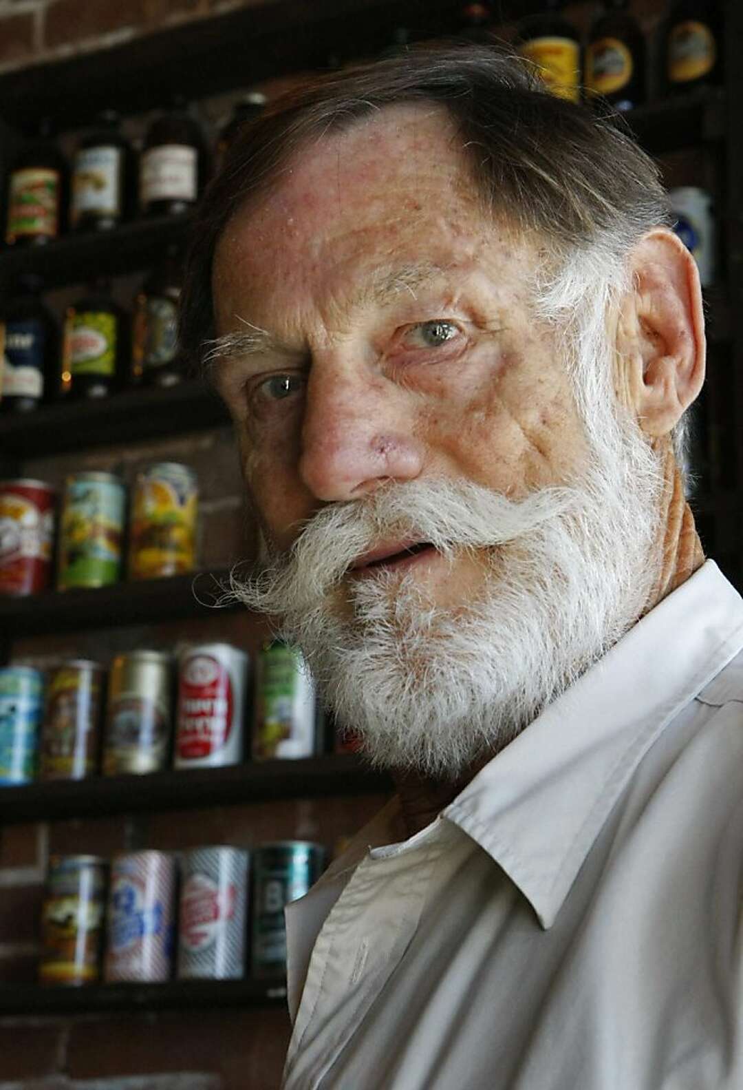 Ben Davidson, towering Raiders lineman, dies at 72