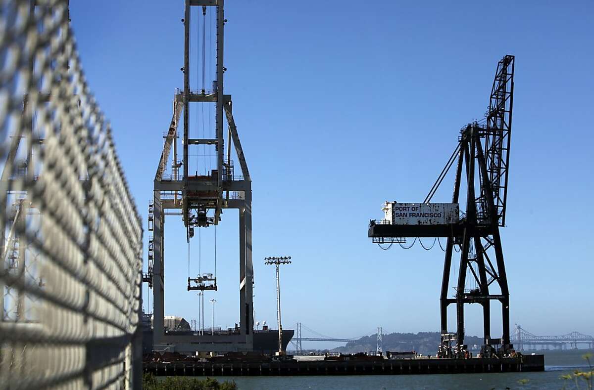 Osprey nest atop crane at Pier 80 in S.F. first