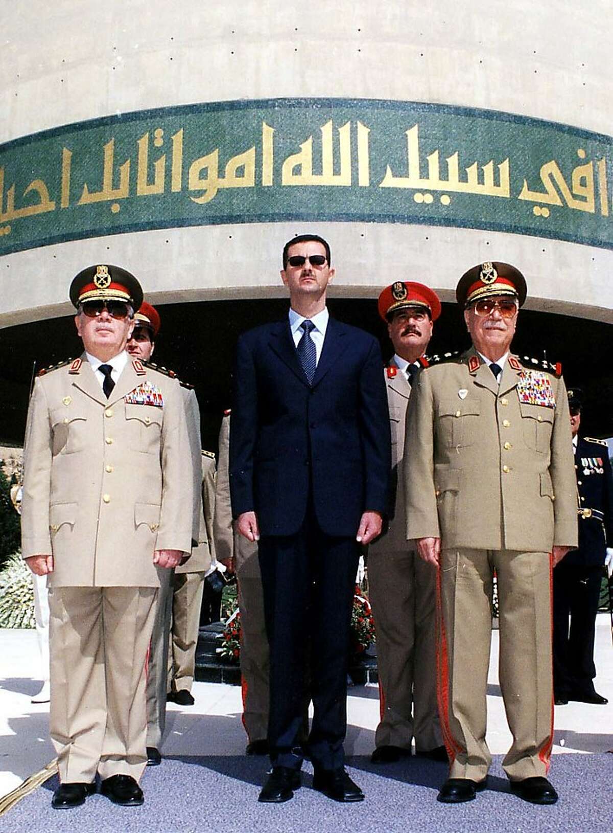Syrian military leader defects