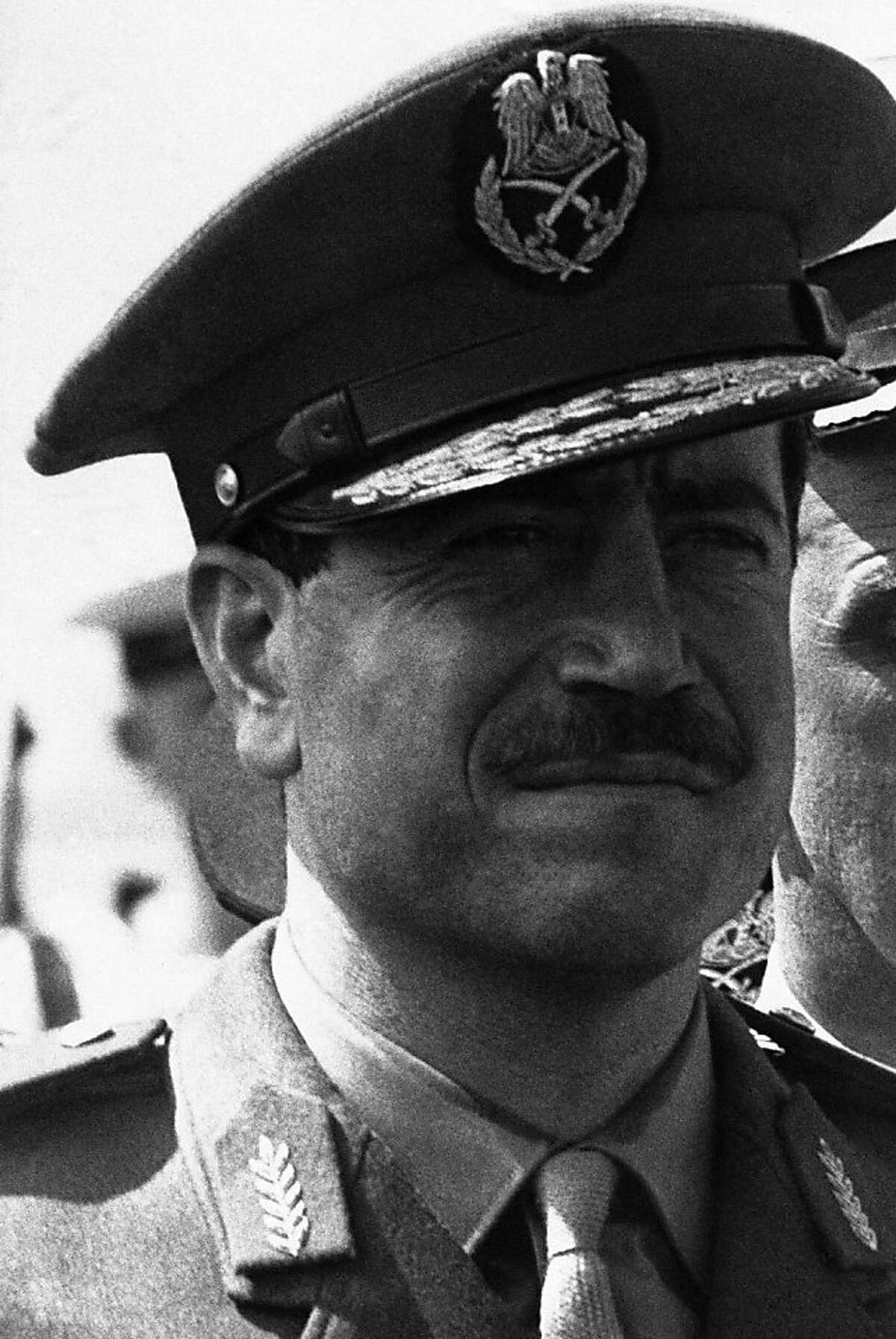 Syrian military leader defects