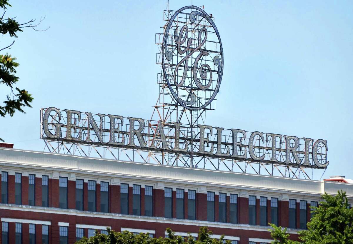 GE puts hold on new solar jobs