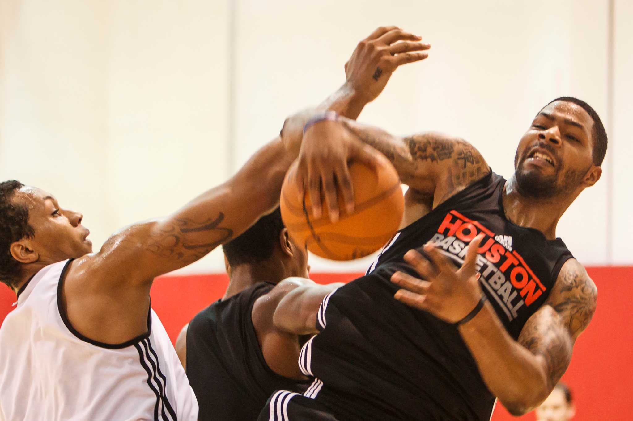 Rockets' Morris plans all-out effort to earn playing time