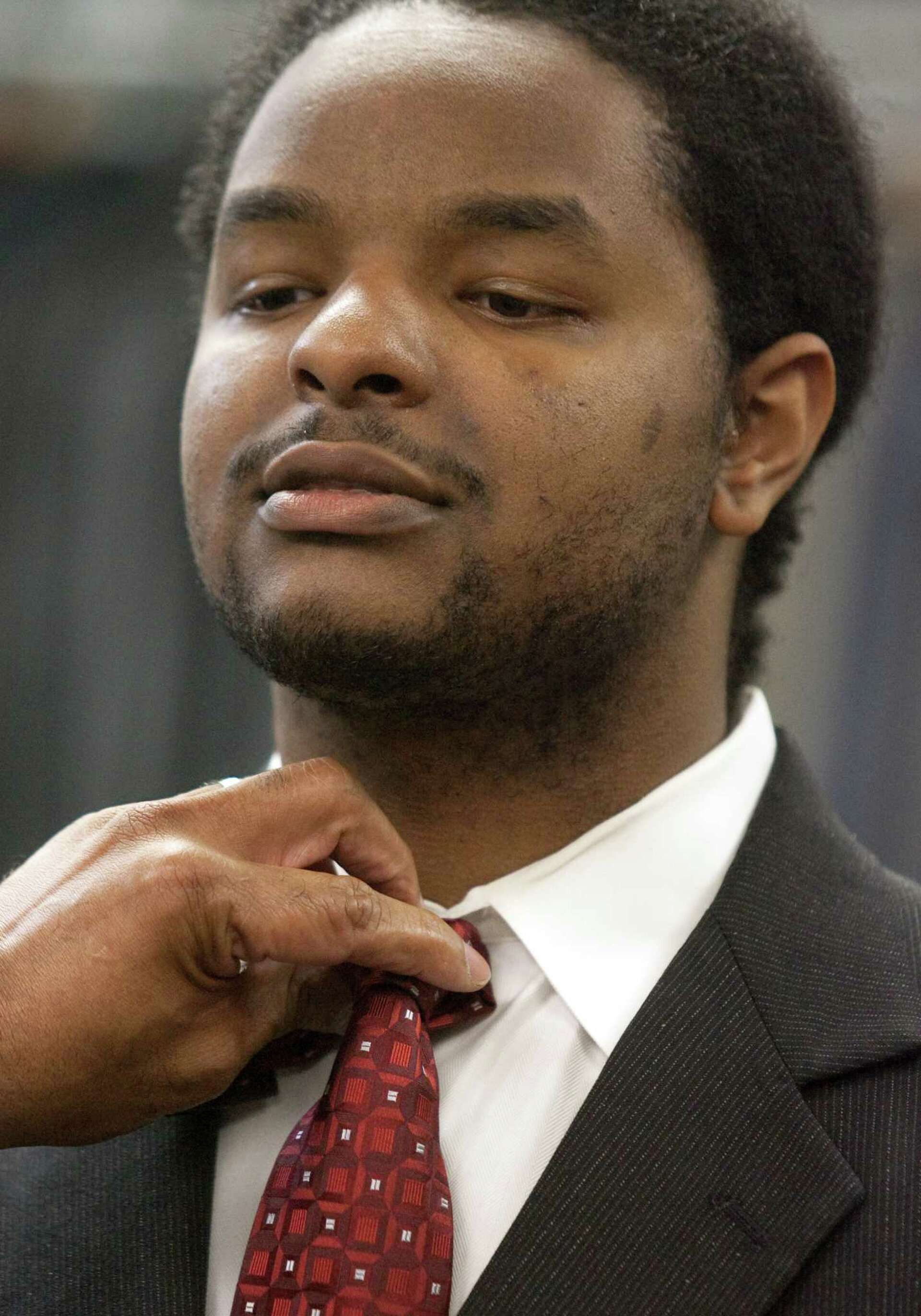 Free suits help men look sharp for job interviews