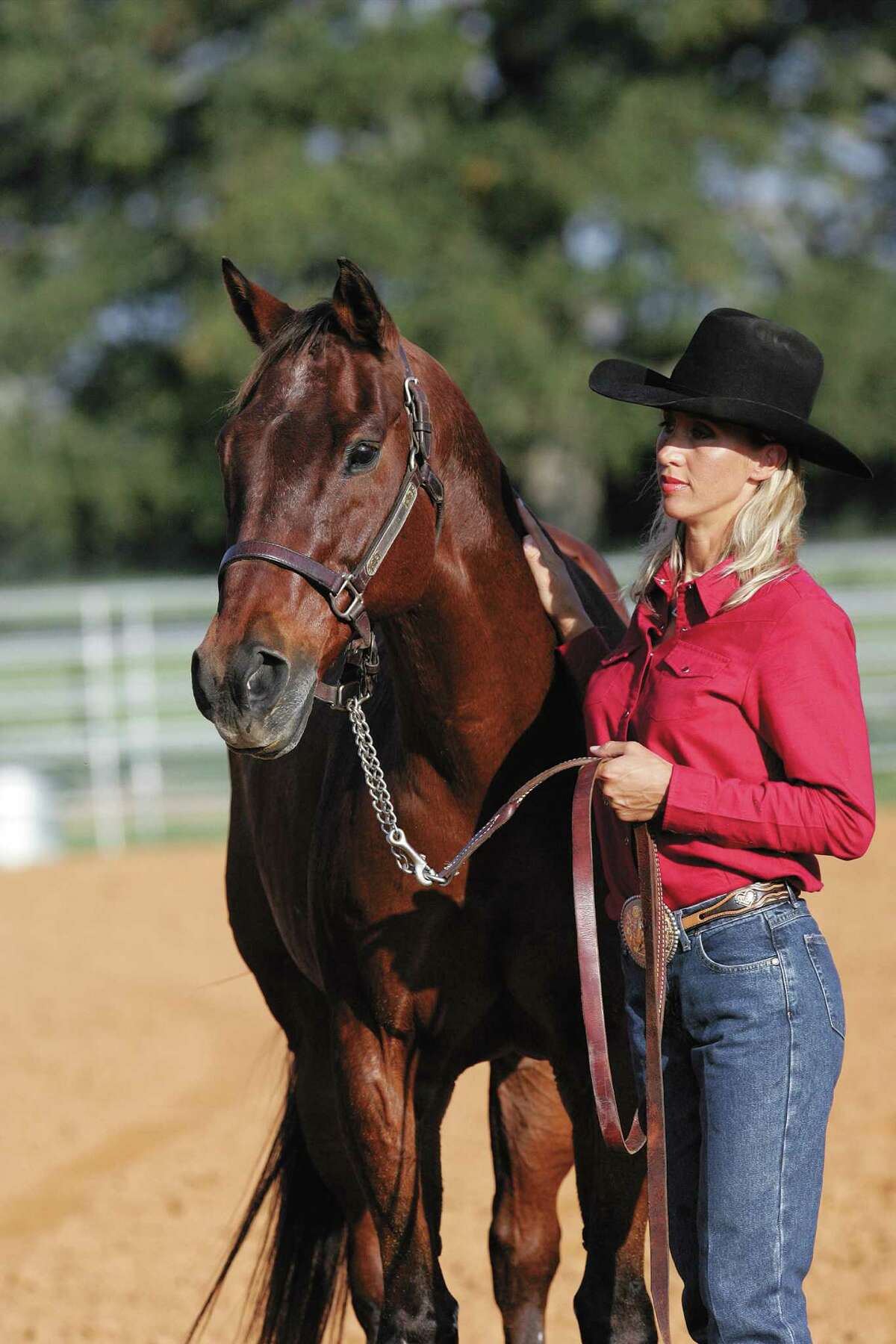 Legendary horse, once a barrel racing champ, dies at 35