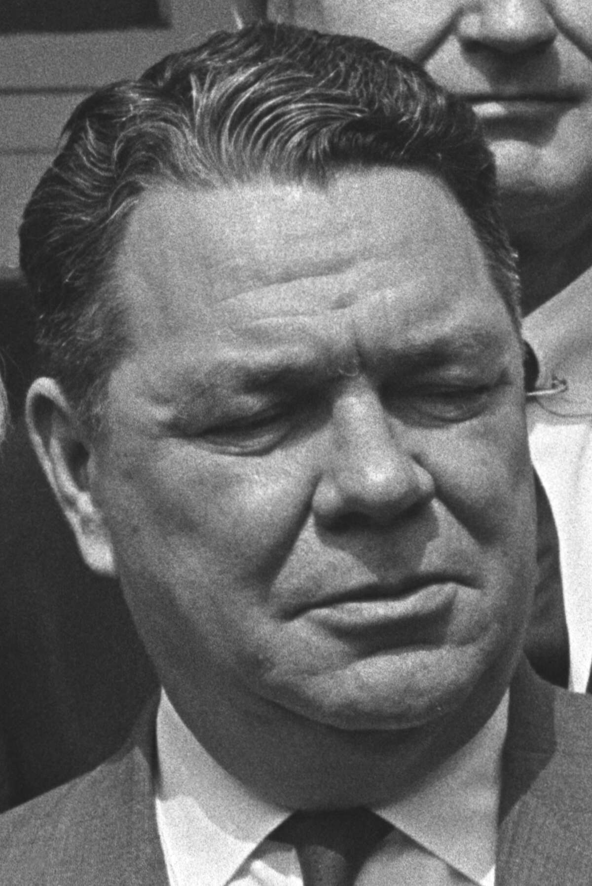 Does newly discovered photo mean Amelia Earhart survived crash?