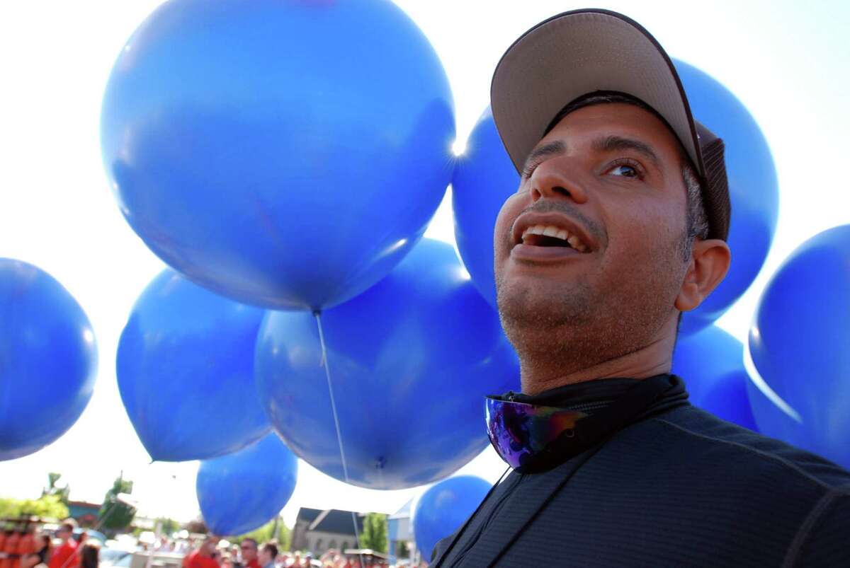 Weather stops tandem lawn chair balloon flight