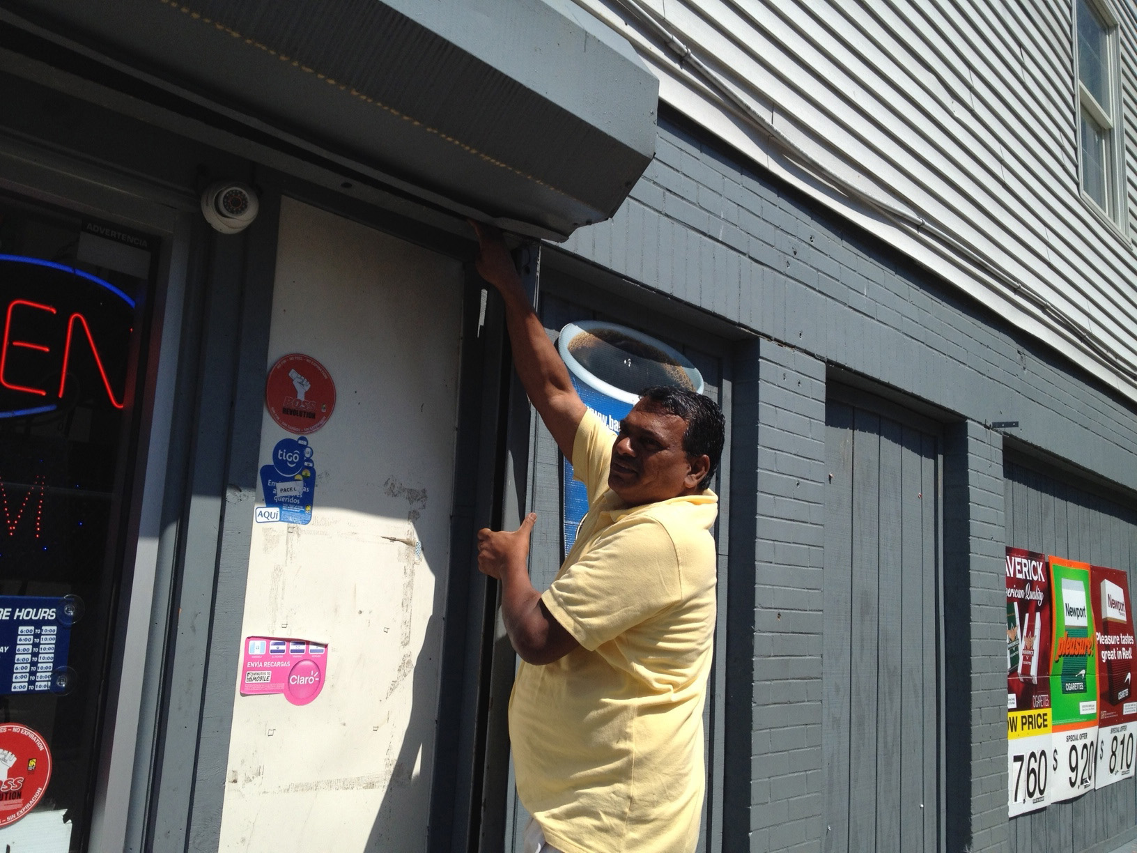 Cops: Man tries to rob store, gets locked inside