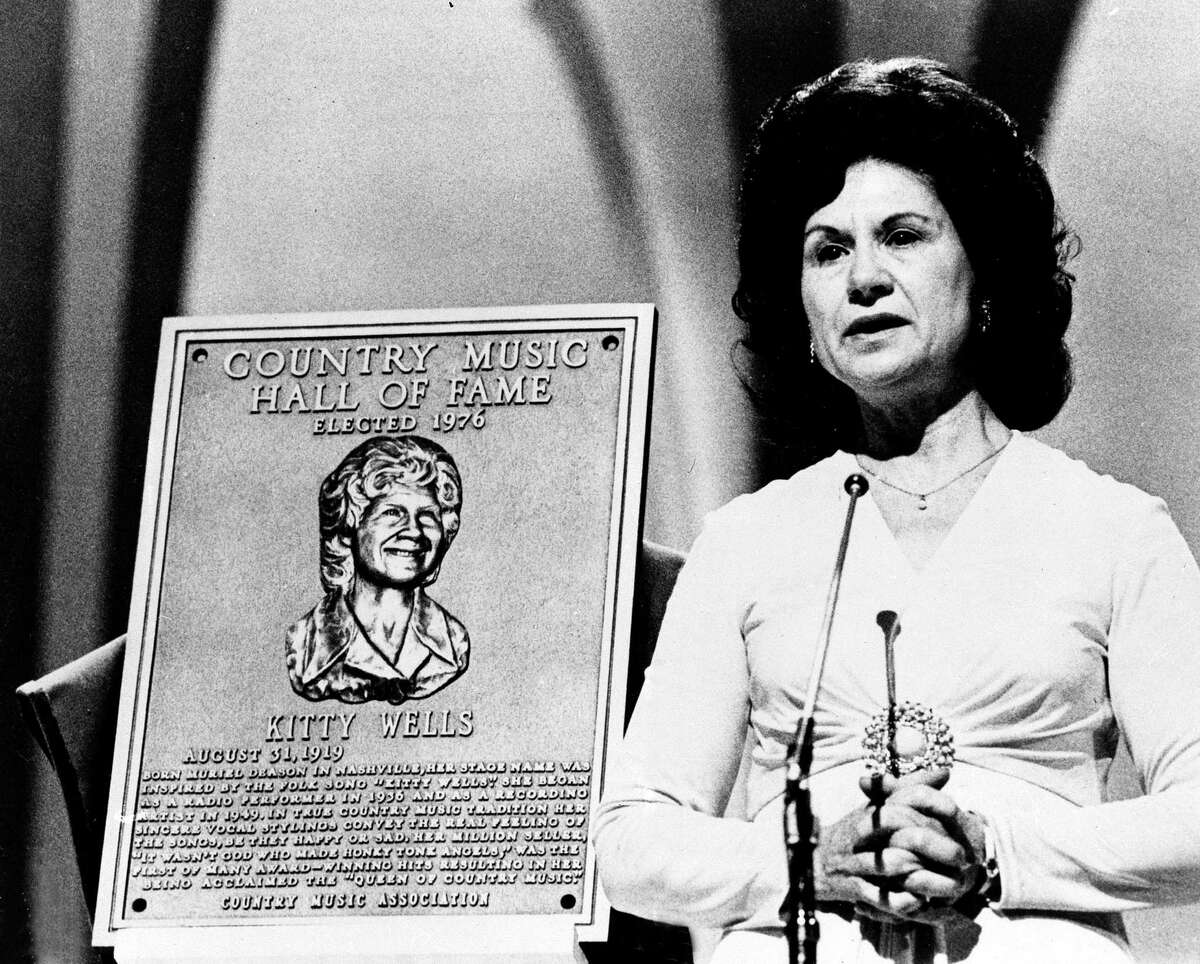 Kitty Wells, first female country superstar, dies