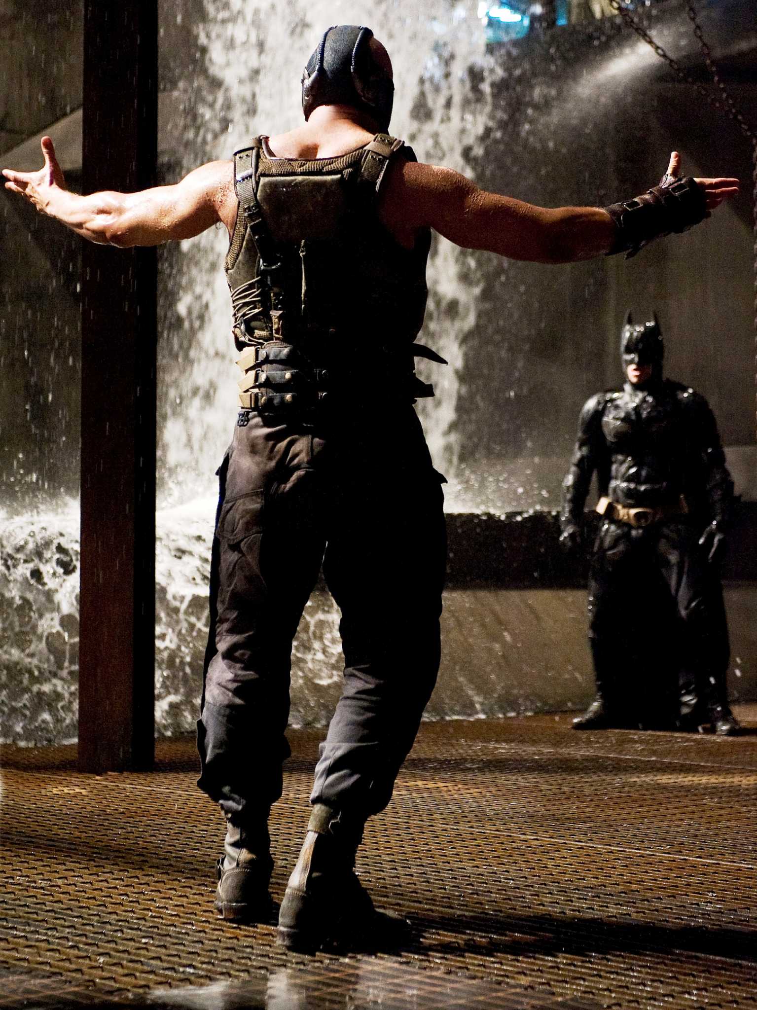 Review: 'The Dark Knight Rises'