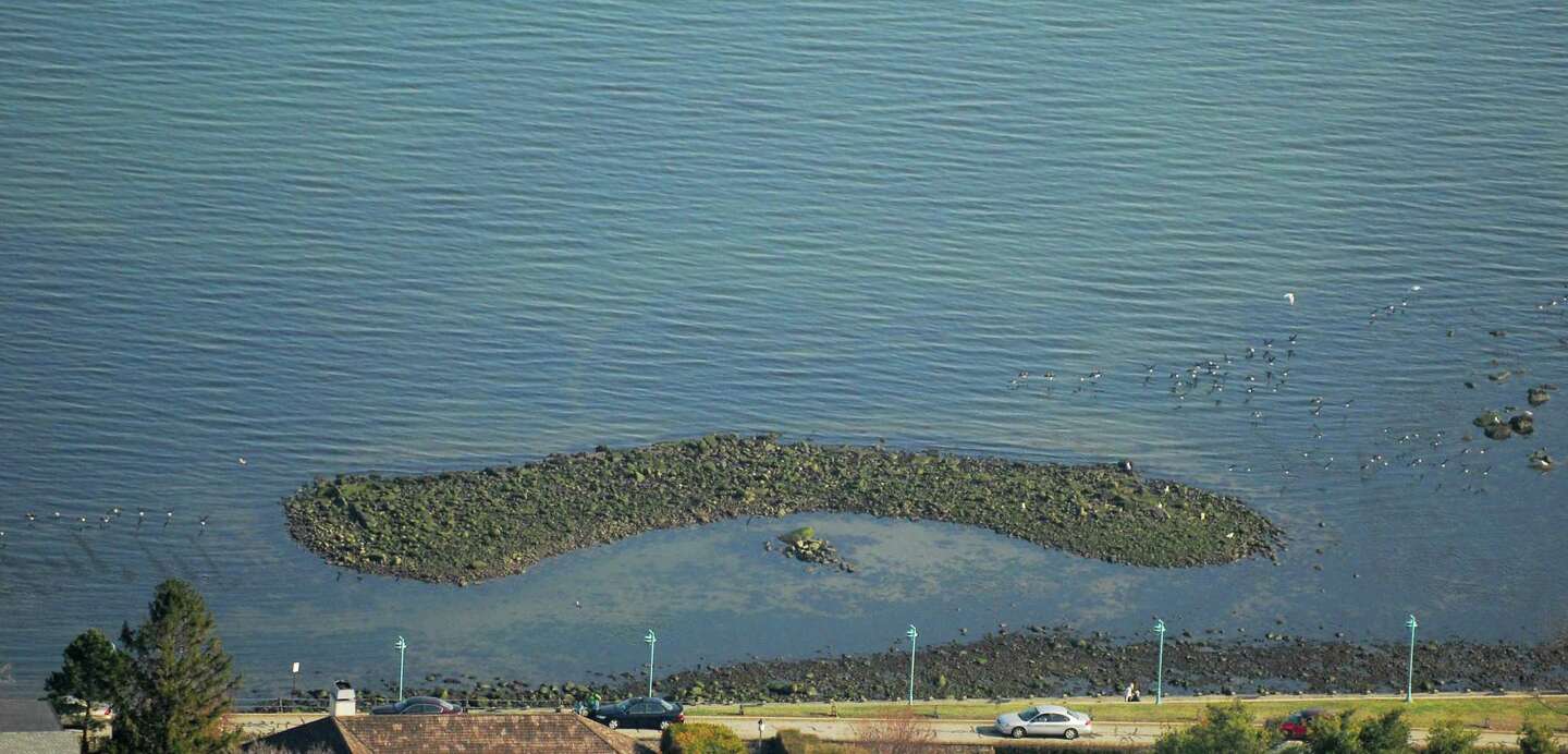 Revolutionary find: Remains of 'rebel' fort off town's shore