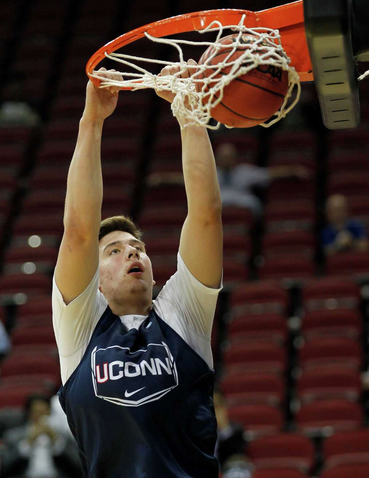 Olander reinstated to UConn men's basketball team