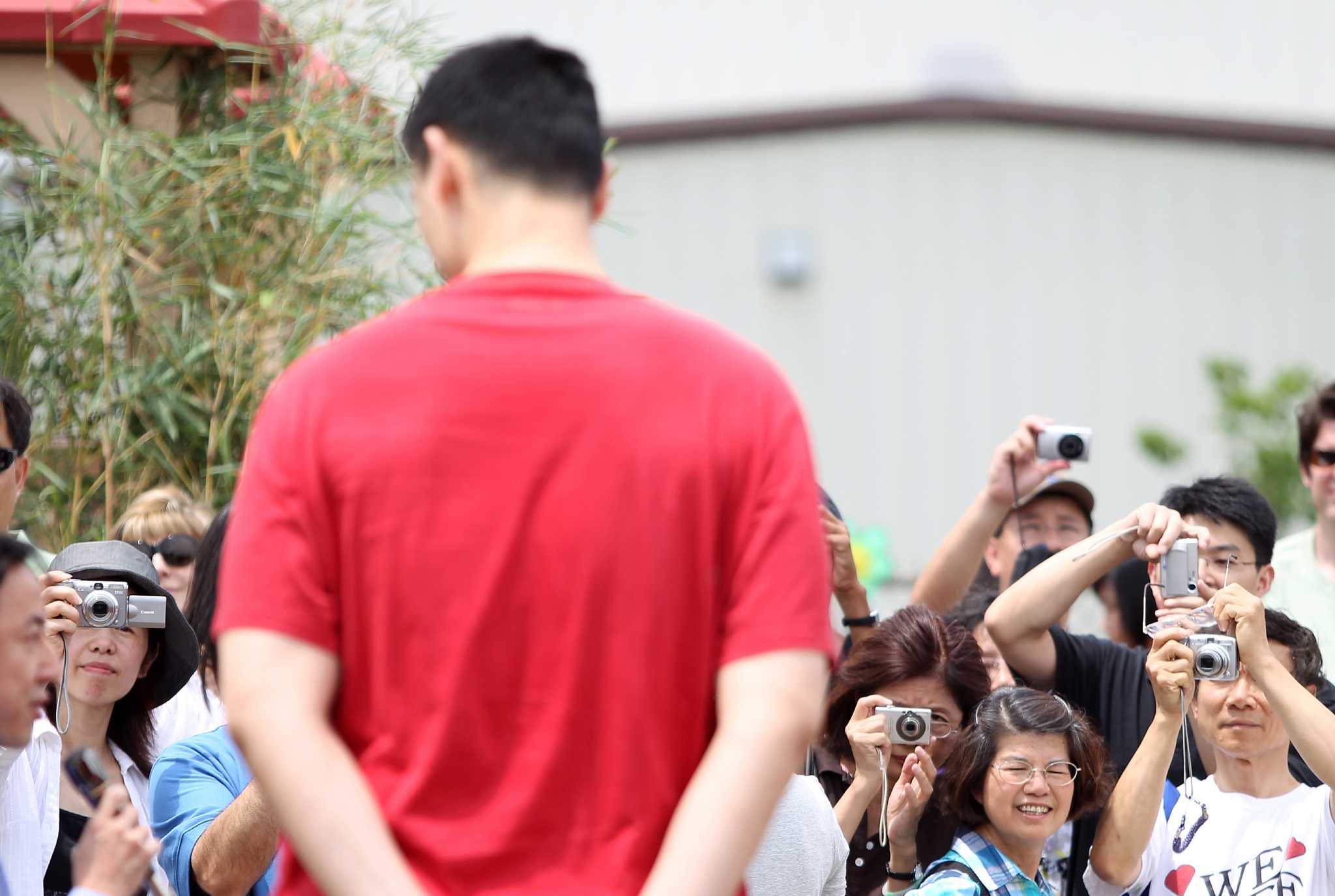 Can Lin have Yao-like following?