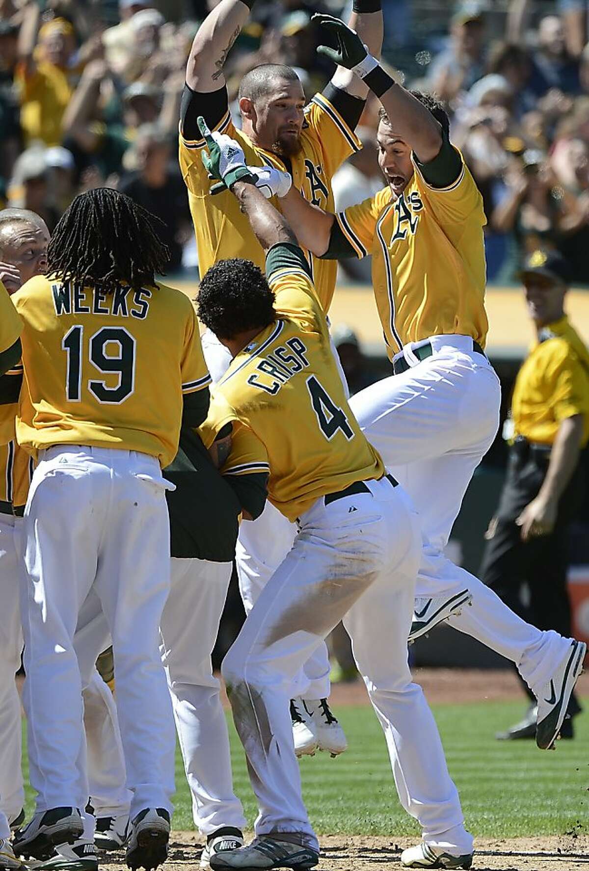 A's beat Rangers 4-3 on Hicks' walk-off